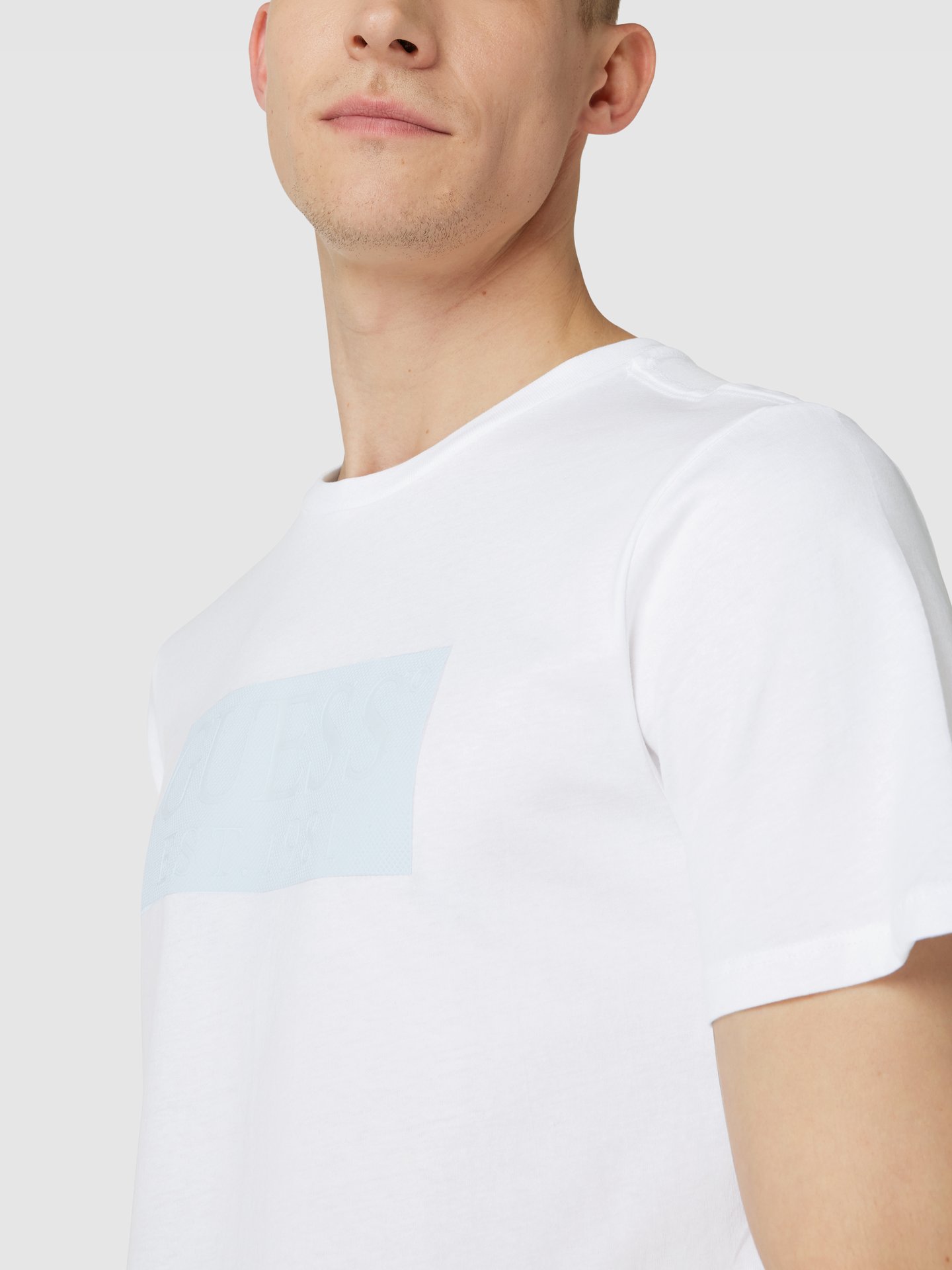 Guess T-Shirt mit Label-Print Modell 'LOGO TEE' (weiß) online kaufen