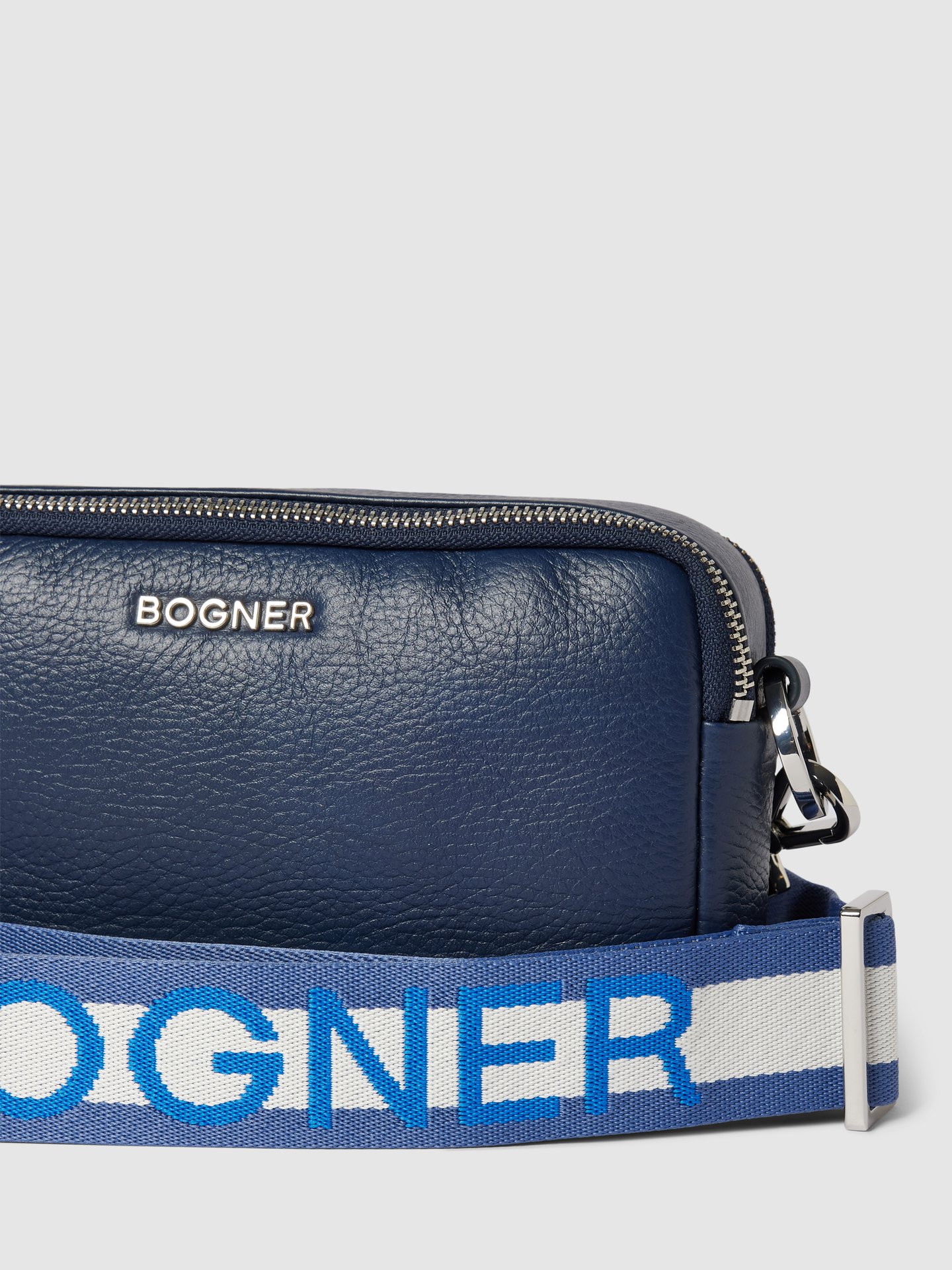 BOGNER Umhängetasche mit Label-Detail Modell 'AVY' (dunkelblau) online ...