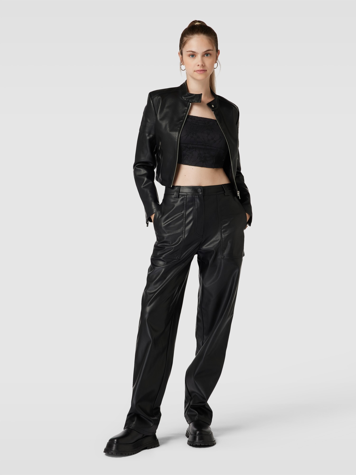 Only Top met kant, model 'THEA' in zwart online kopen | P&C