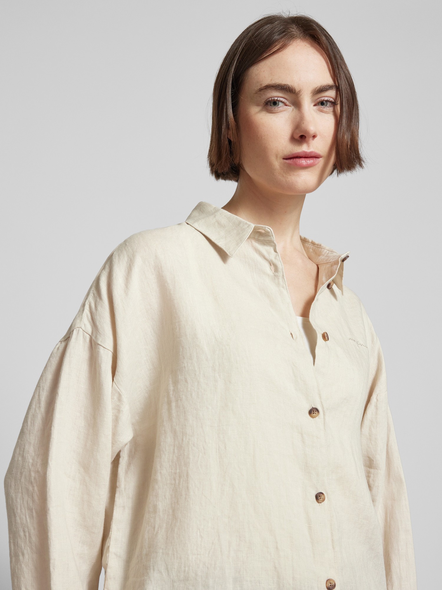 Mazine Leinenbluse mit Label-Stitching Modell 'Lia' (offwhite) online ...