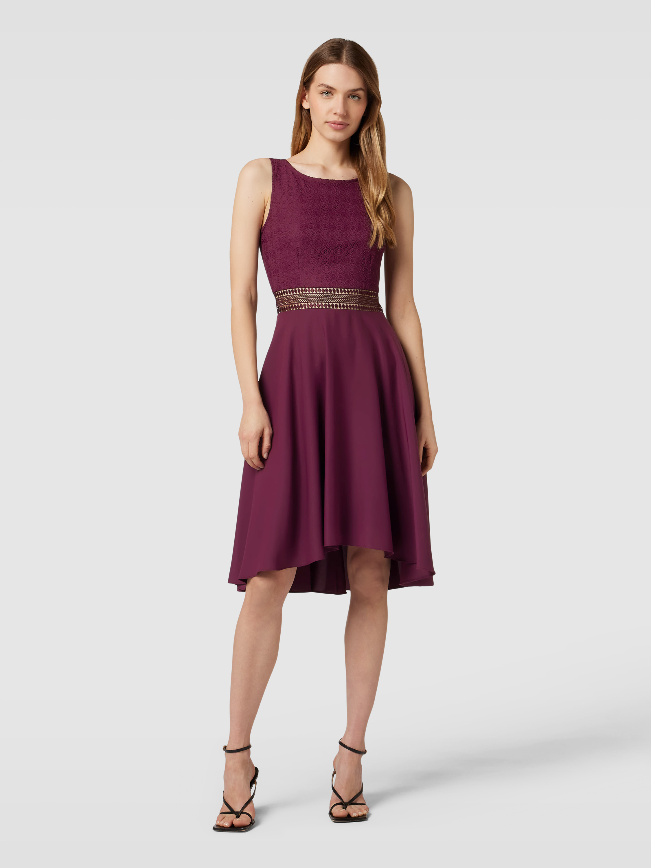 V.M. Knielange cocktailjurk met kant in bordeaux online kopen | P&C