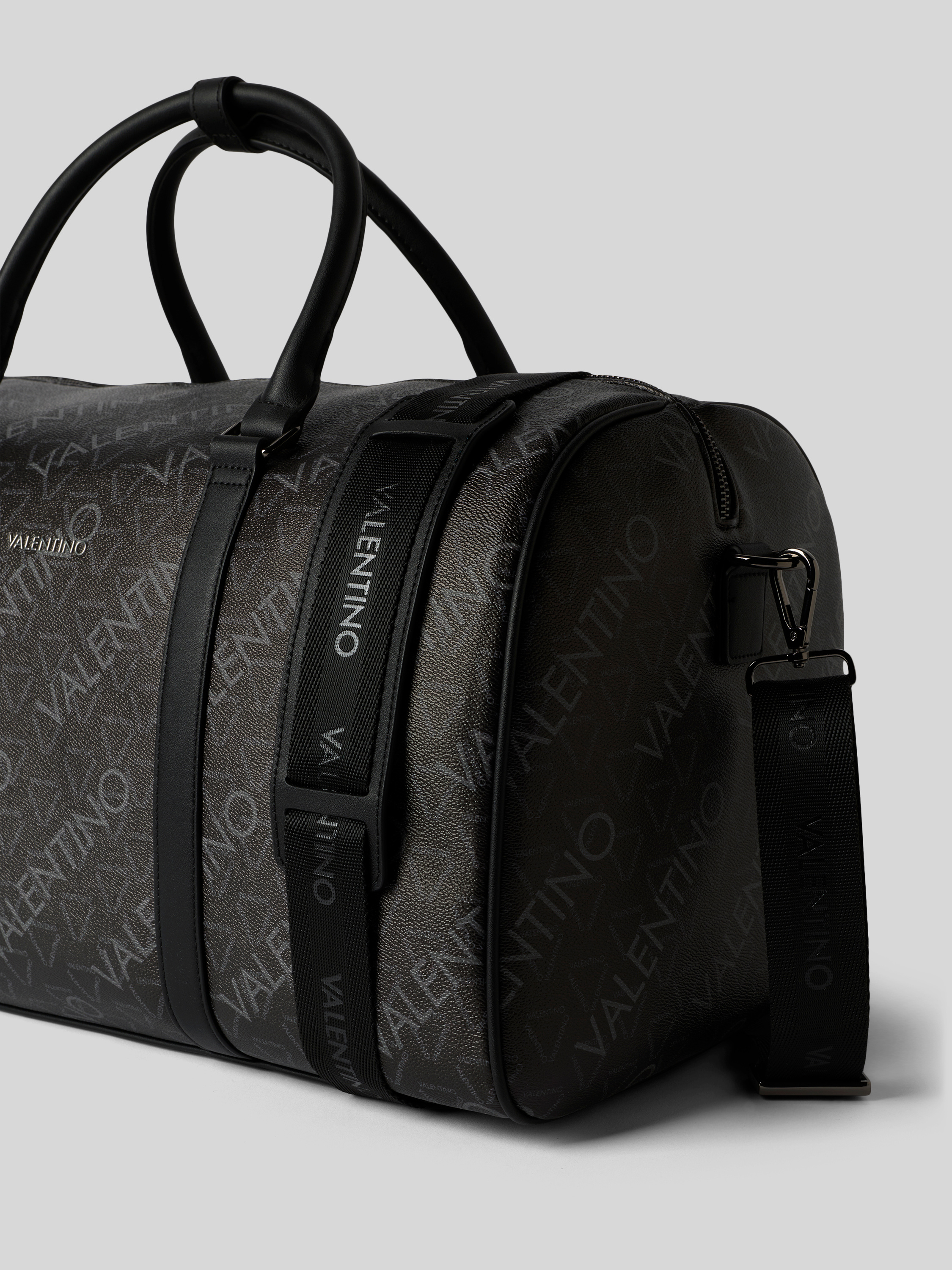 Kup online VALENTINO BAGS Torba weekendowa z nadrukiem z logo na całej ...