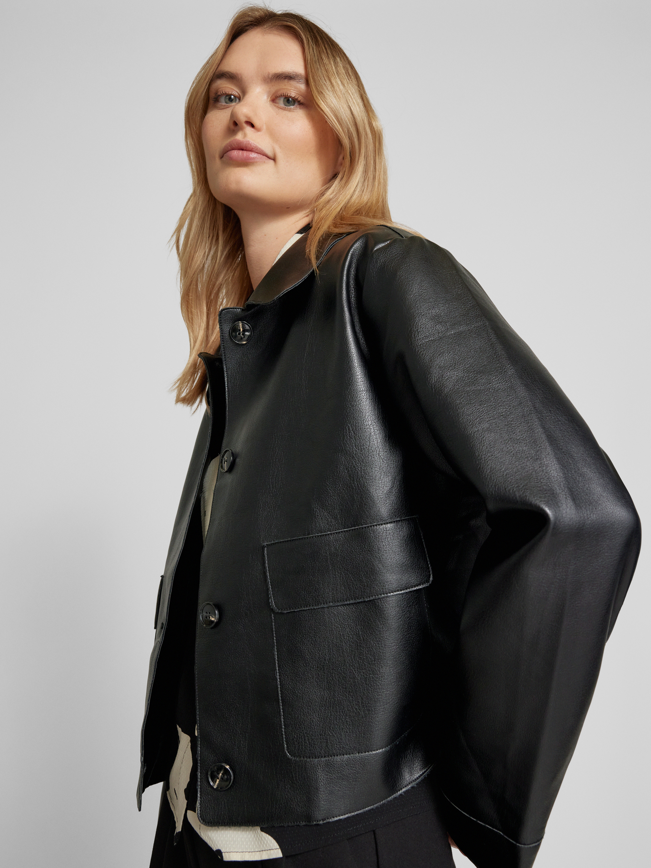 Neo Noir Jacke mit Knopfverschluss Modell 'Romana' (black) online kaufen