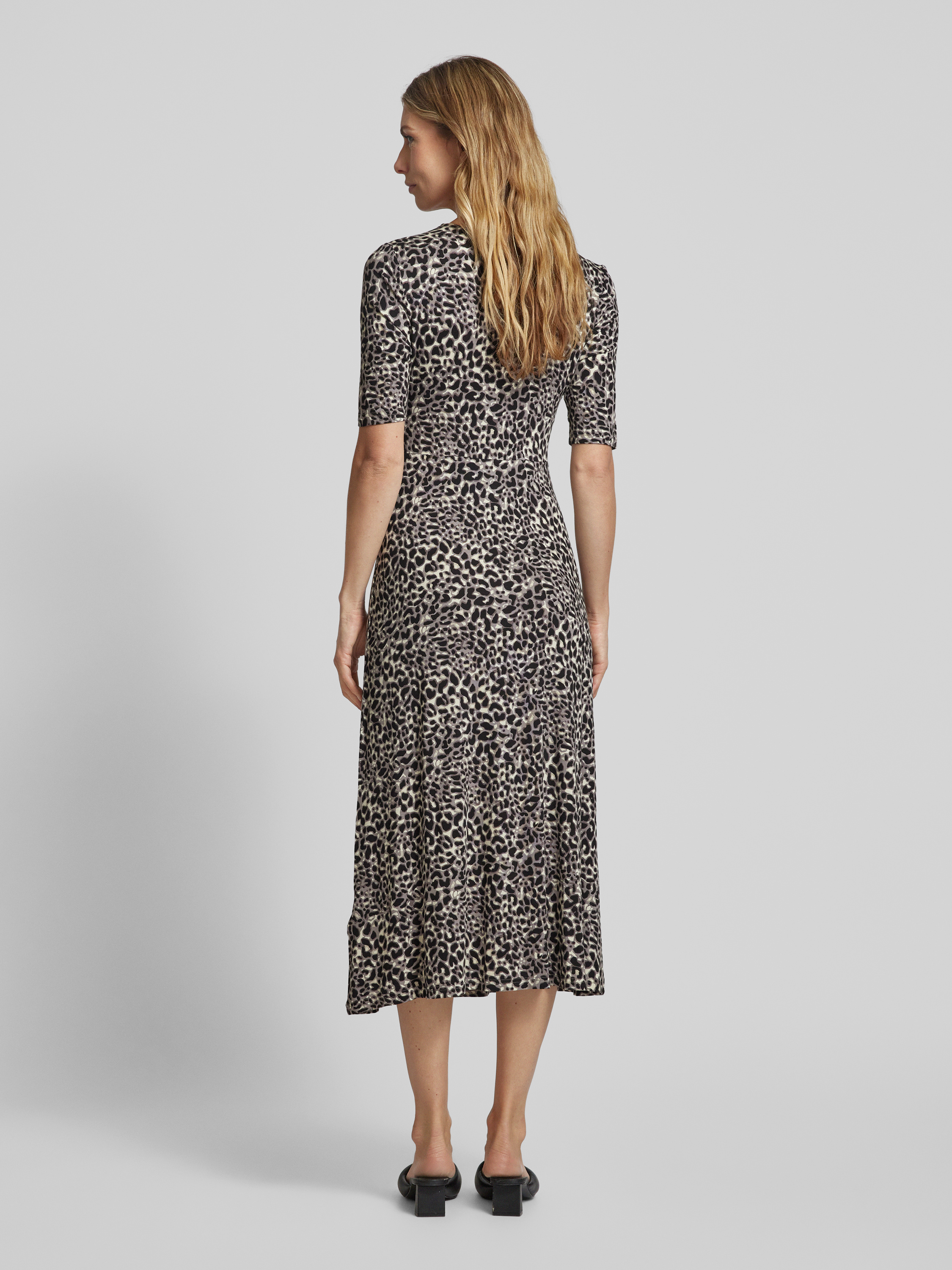 Kaffe Midi-jurk met V-hals, model 'sivani' in zwart online kopen | P&C