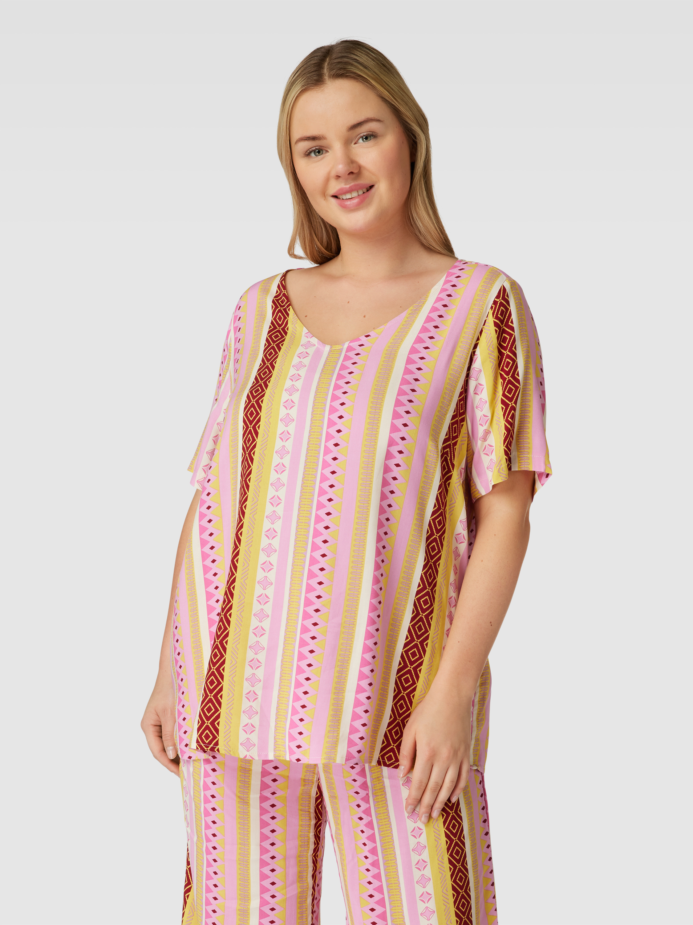 ONLY CARMAKOMA PLUS SIZE blouse van viscose met all-over motief, model ...