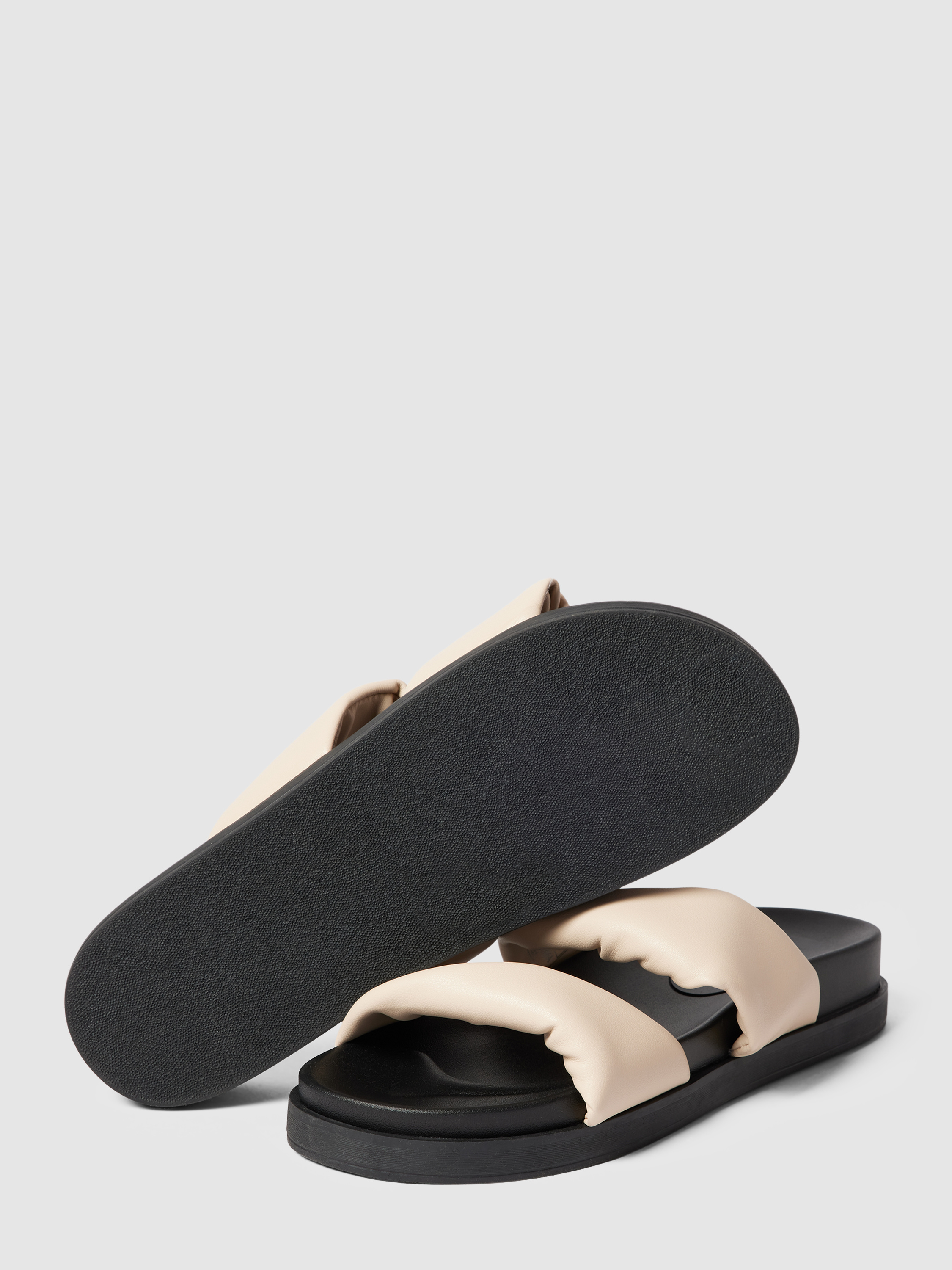 Only Slippers in two-tone-stijl in beige online kopen | P&C