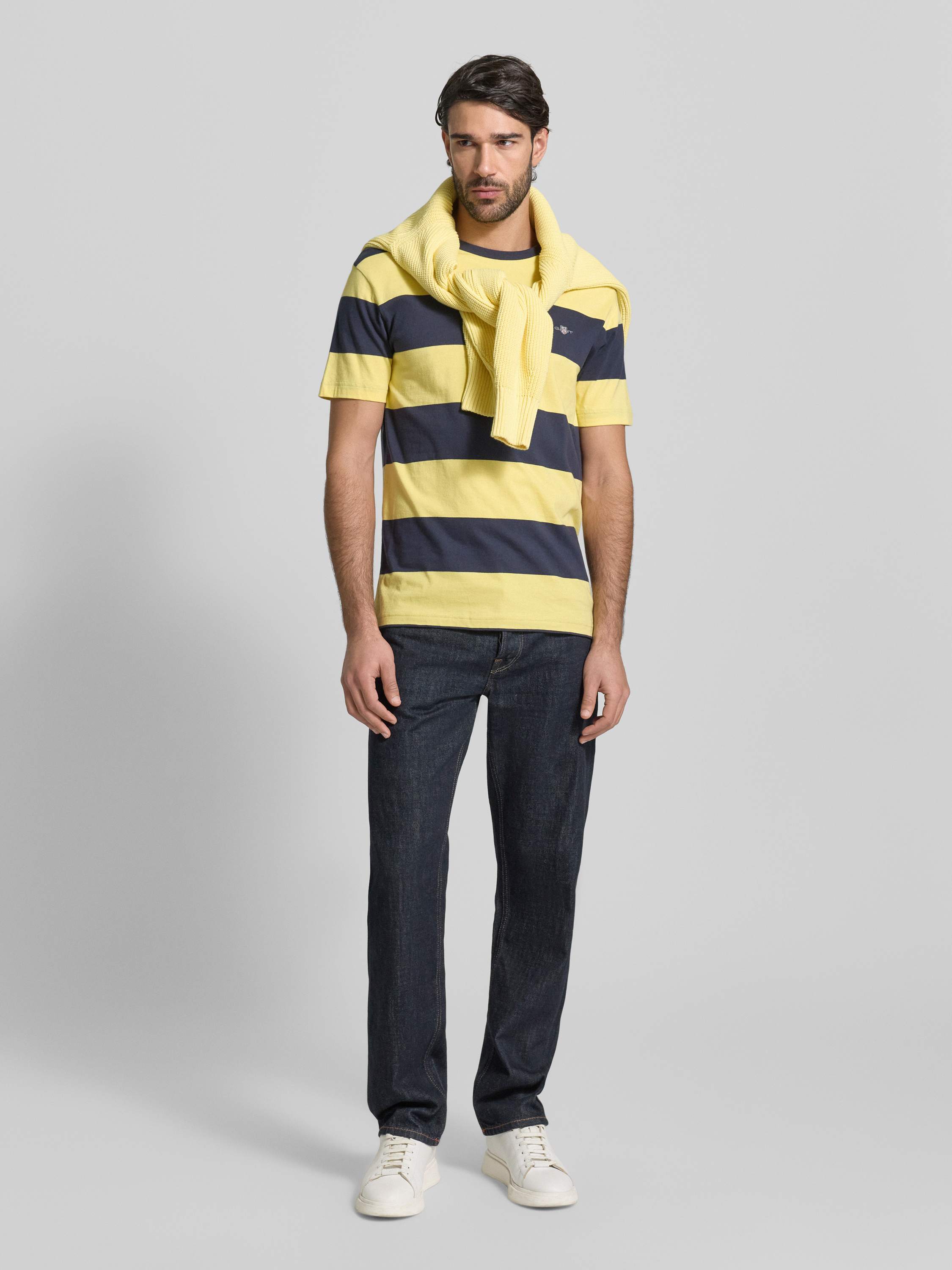 Kup online Gant T-shirt o kroju regular fit z nadrukiem z logo model ...