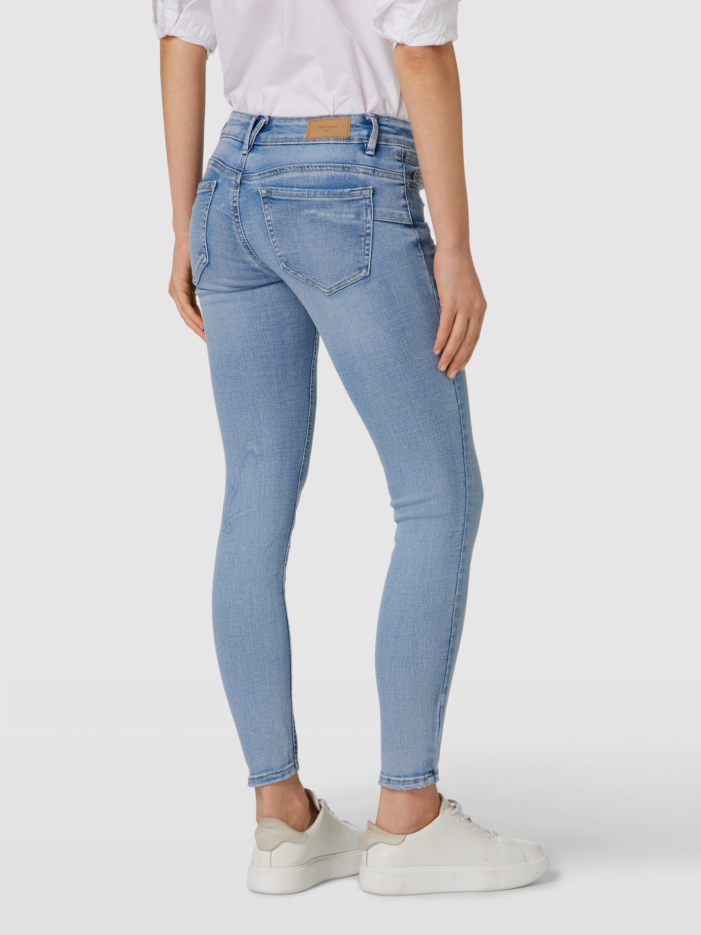Vero Moda Jeans im Destroyed-Look Modell 'ROBYN' (hellblau) online kaufen