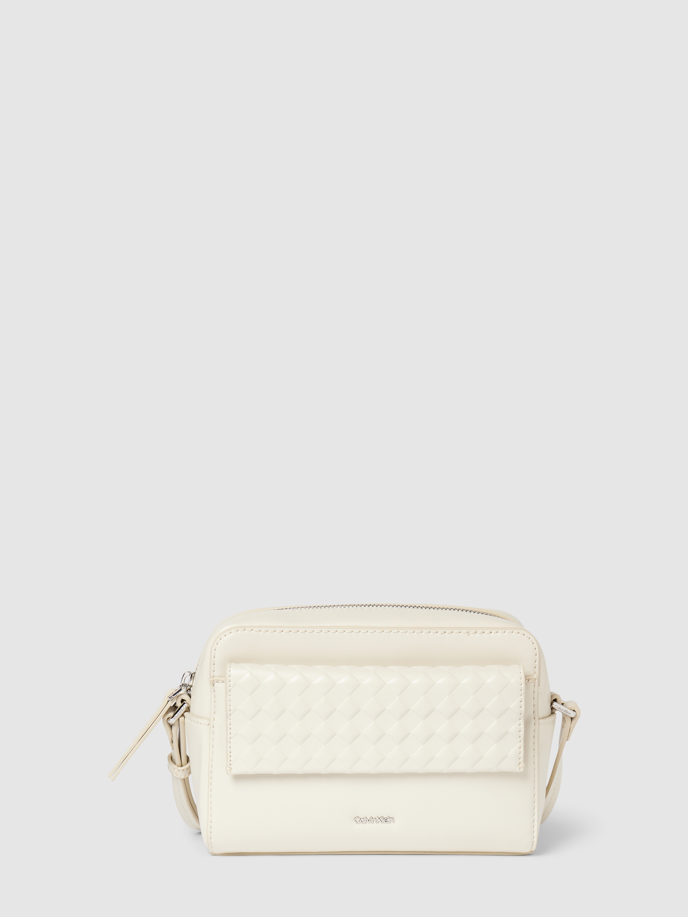 CK Calvin Klein Camera Bag mit Label-Detail (ecru) online kaufen
