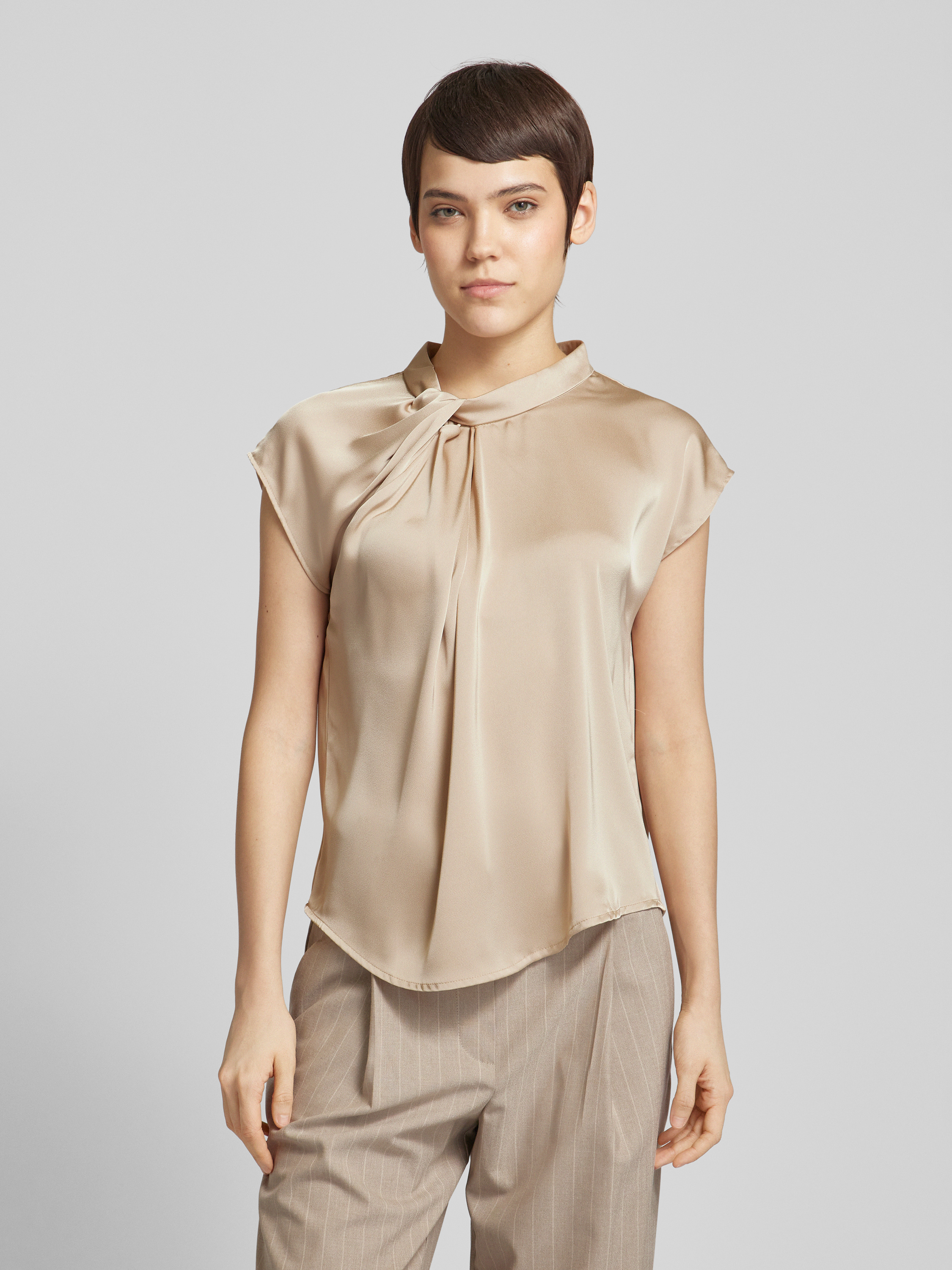 Neo Noir Bluse mit Raffung Modell 'Fleur Drapy' (sand) online kaufen