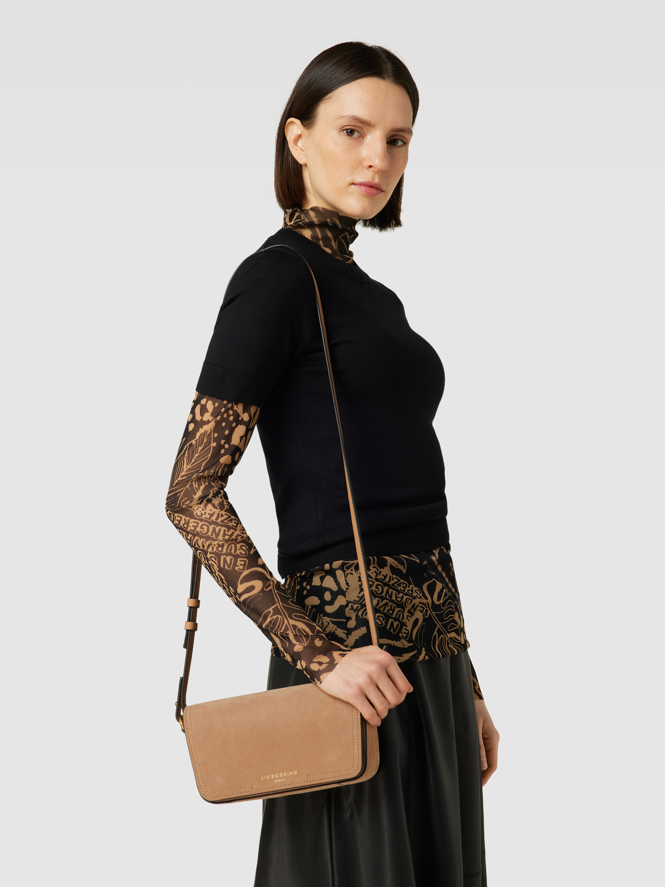 LIEBESKIND BERLIN Handtasche mit Label-Schriftzug Modell 'CHUDY' (sand ...