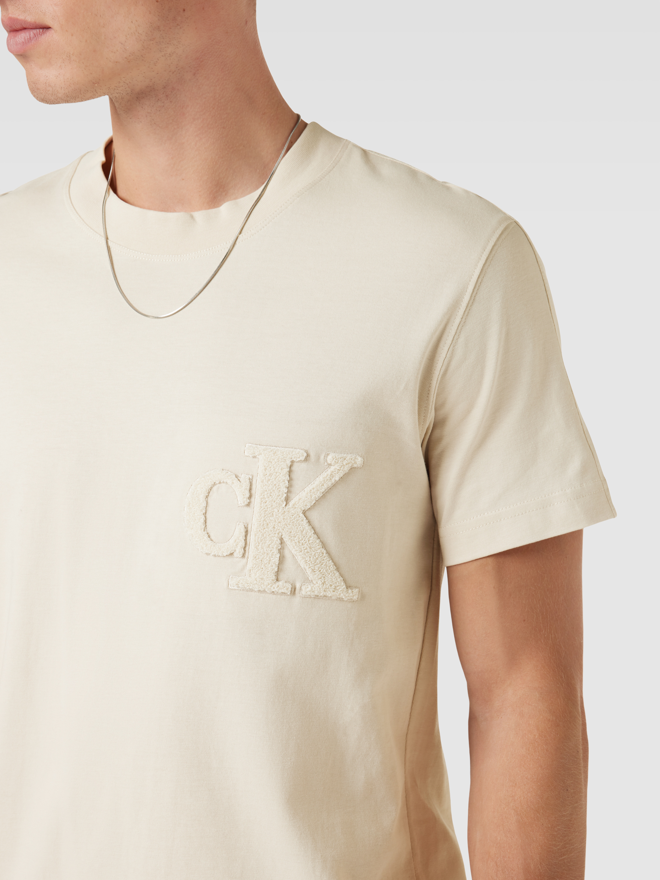 Calvin Klein Jeans T-Shirt mit Label-Detail Modell 'CHENILLE' (beige ...