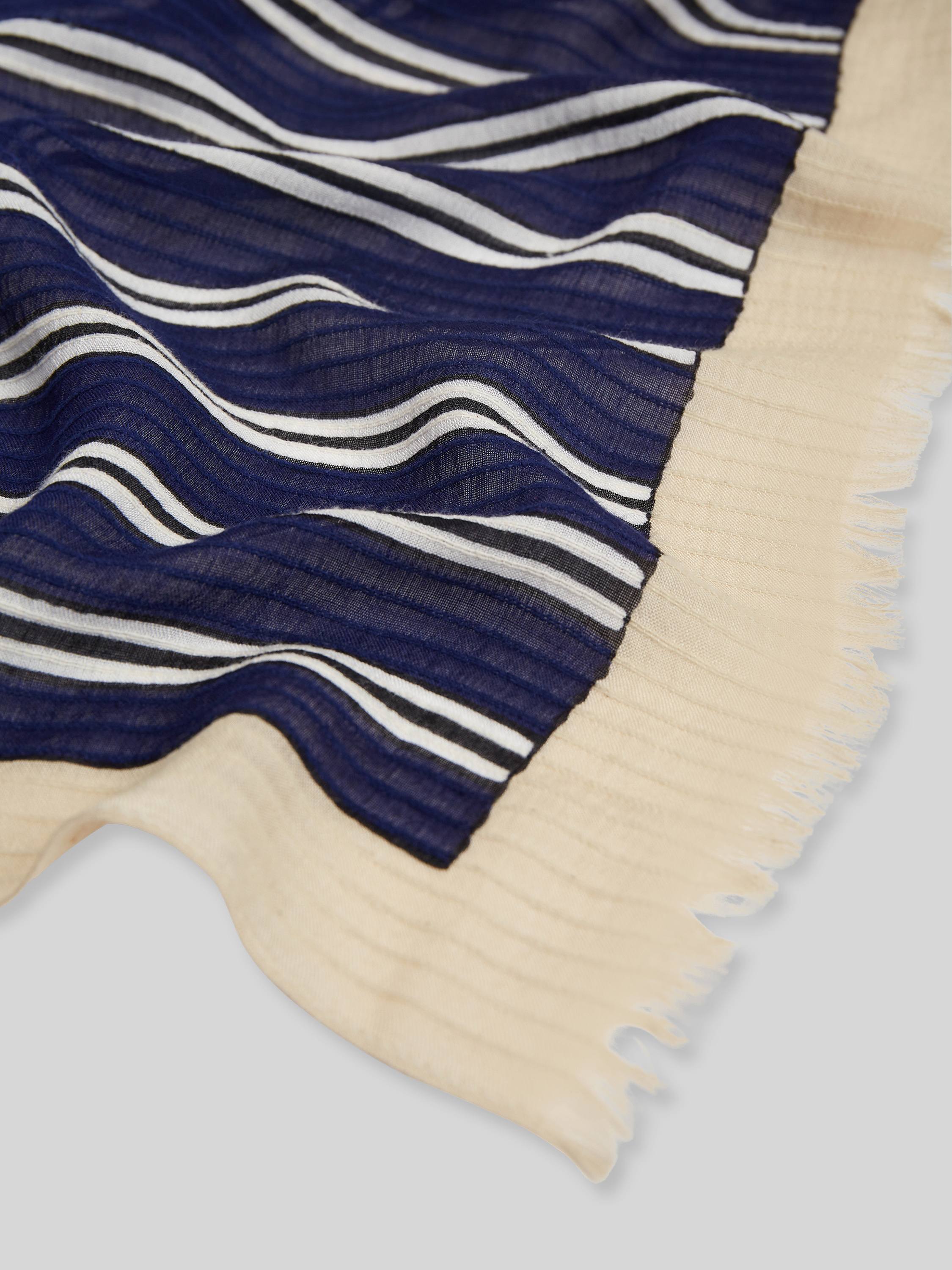 Kup online Tommy Hilfiger Chusta z mieszanki modalu i bawełny z napisem ...