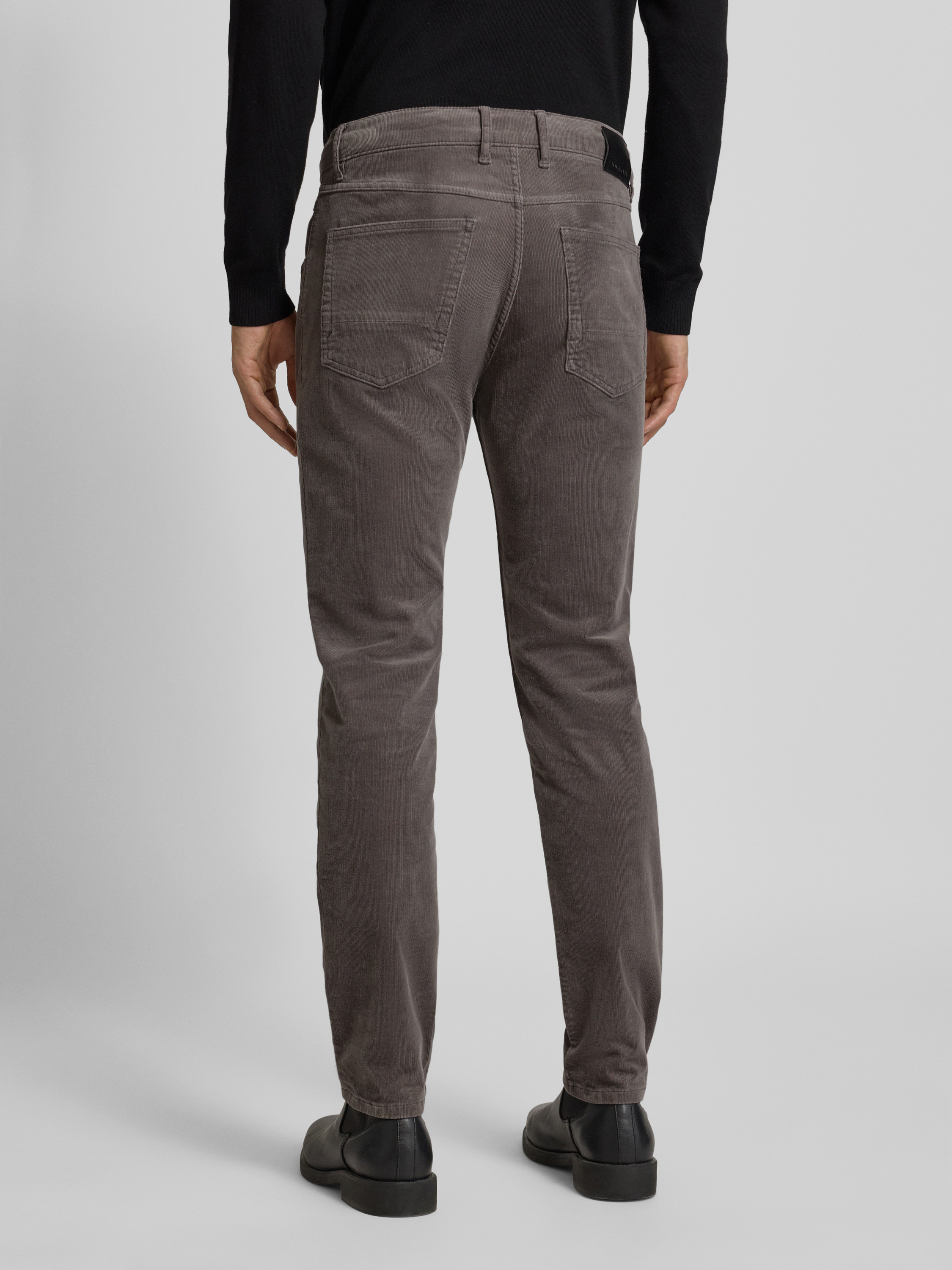Kup online bugatti Spodnie sztruksowe o kroju modern fit z 5 ...