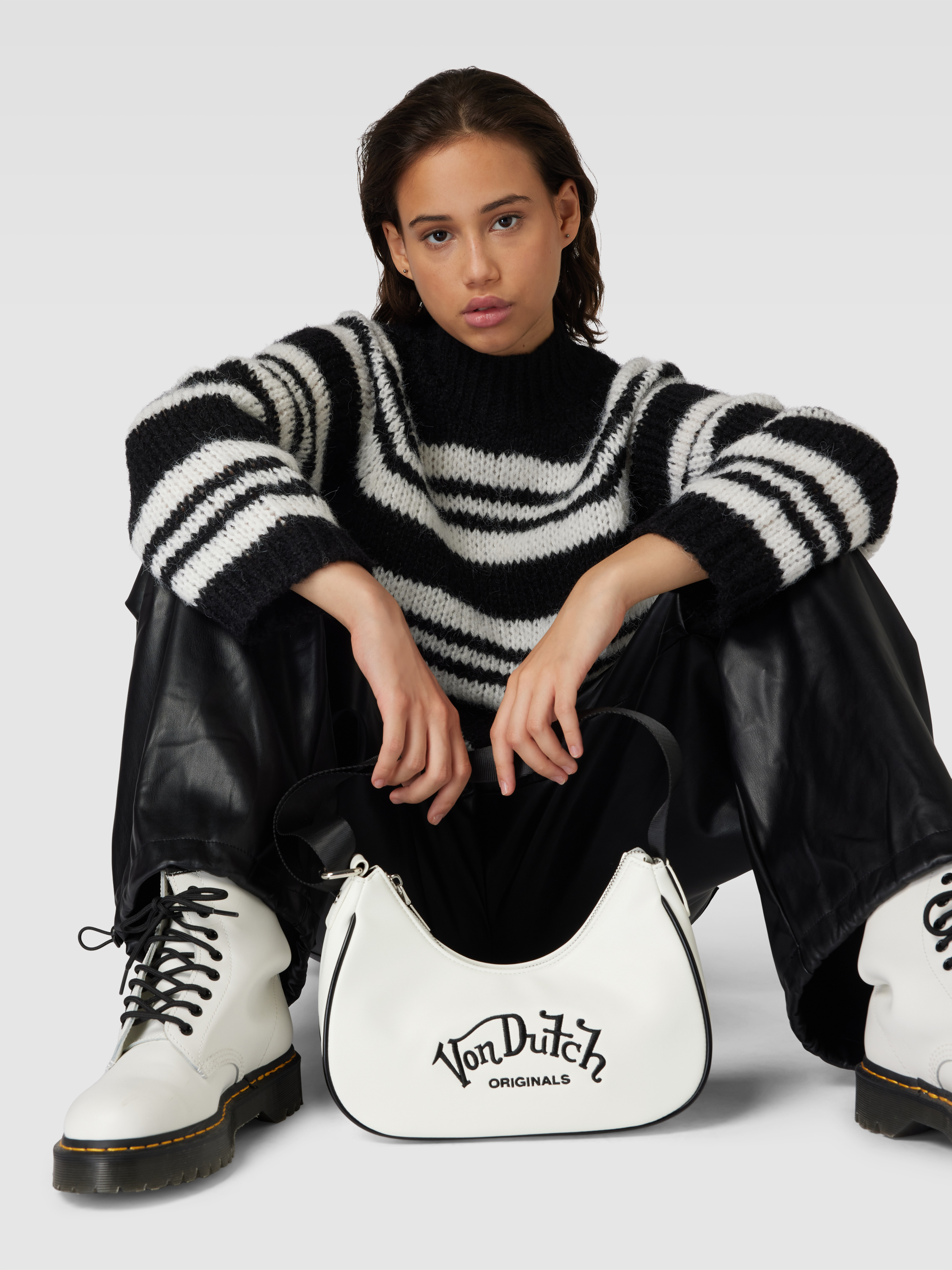 Von Dutch Handtasche mit Label-Stitching Modell 'AMY' (weiss) online kaufen