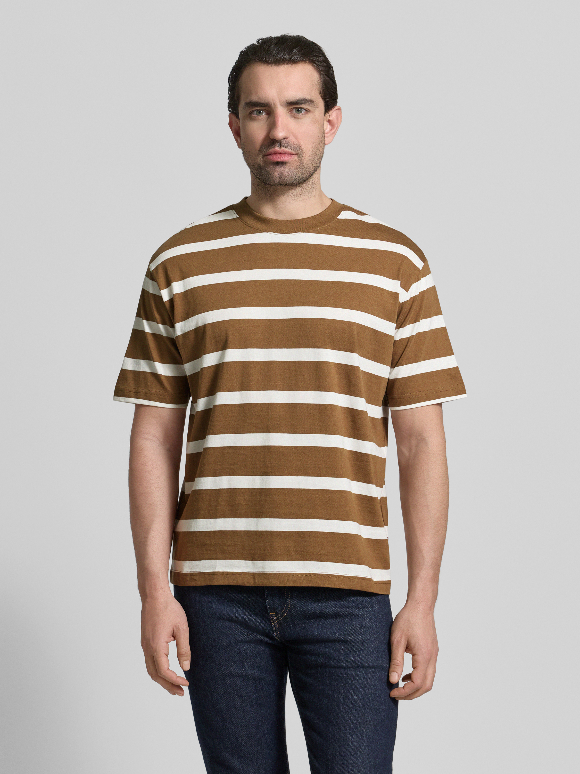 Kup online MCNEAL T-shirt z prążkowanym okrągłym dekoltem (jasnobrązowy)