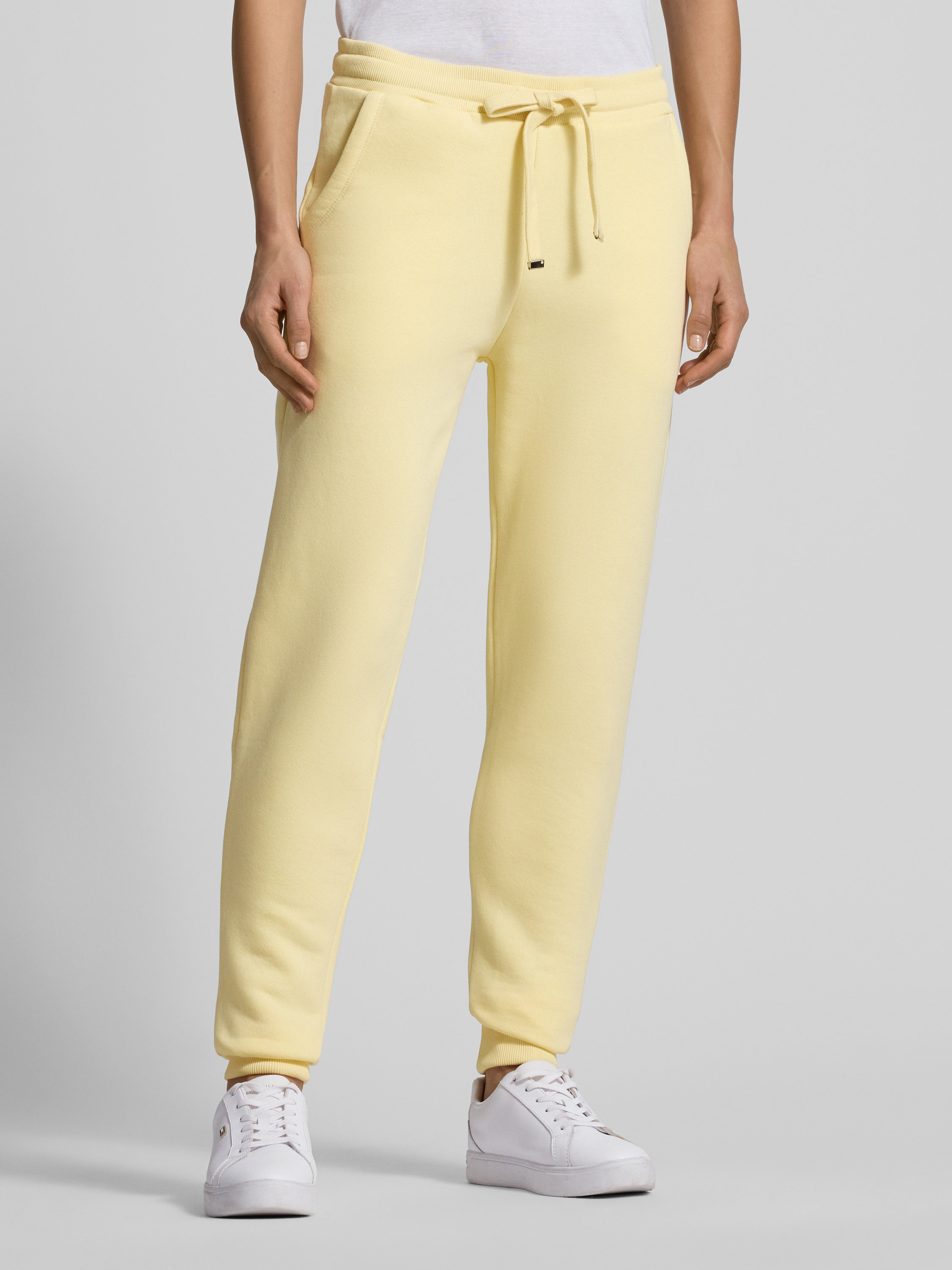 Christian Berg Woman sweatpants met elastische band in lichtgeel online ...