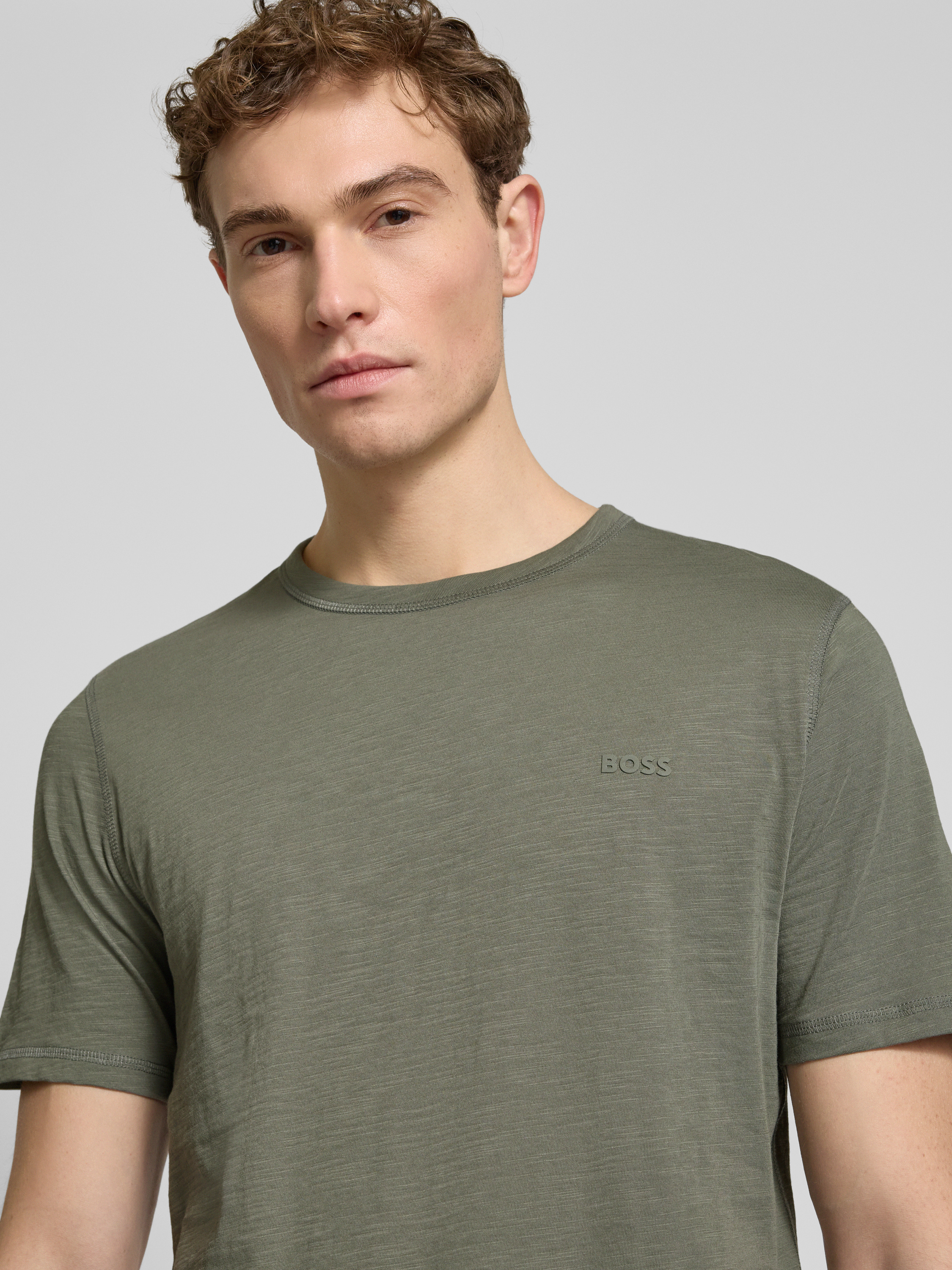 Kup online BOSS Orange T-shirt o kroju regular fit z czystej bawełny ...