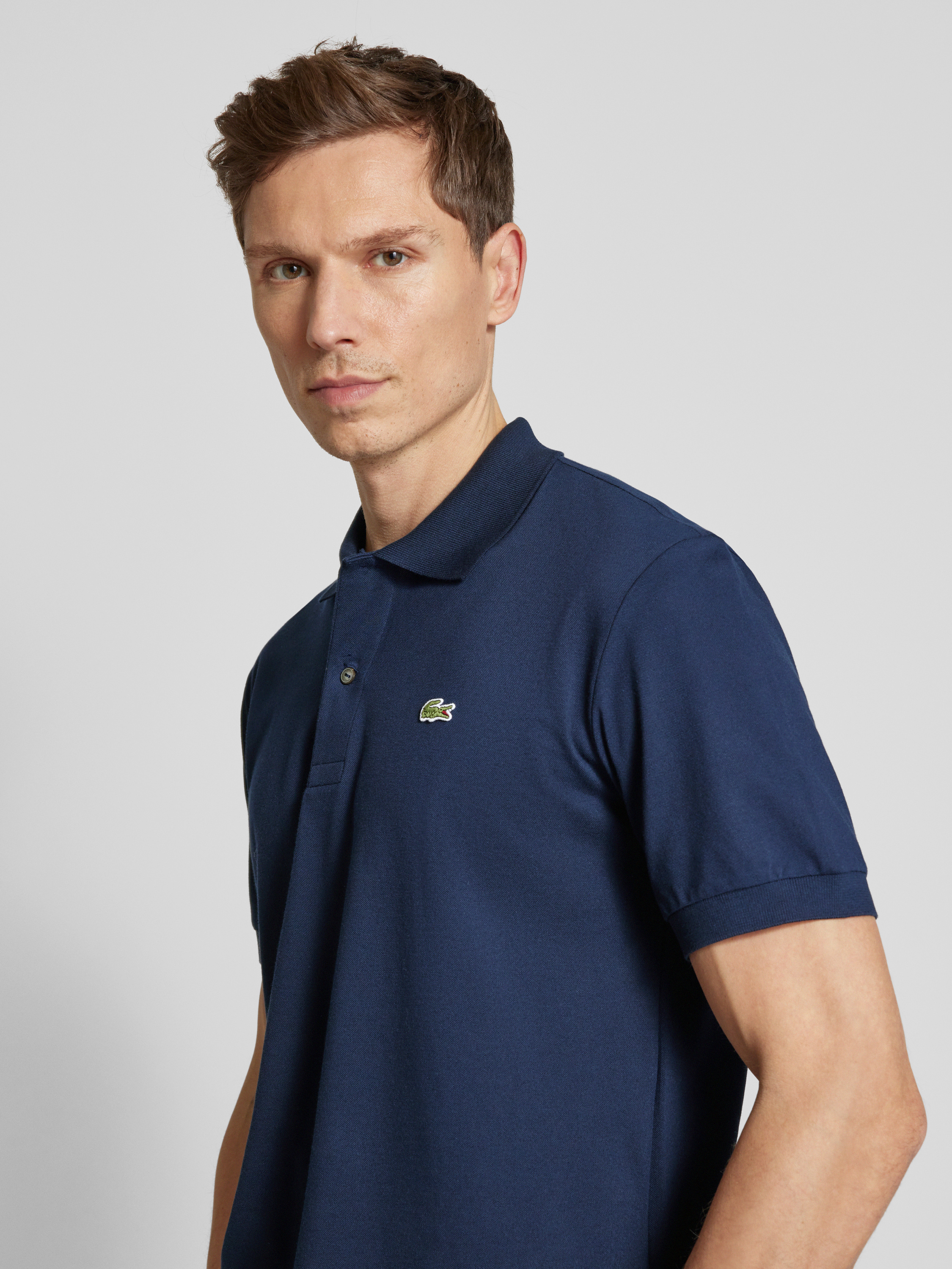Lacoste Classic Fit Poloshirt mit Label-Badge (dunkelblau) online kaufen