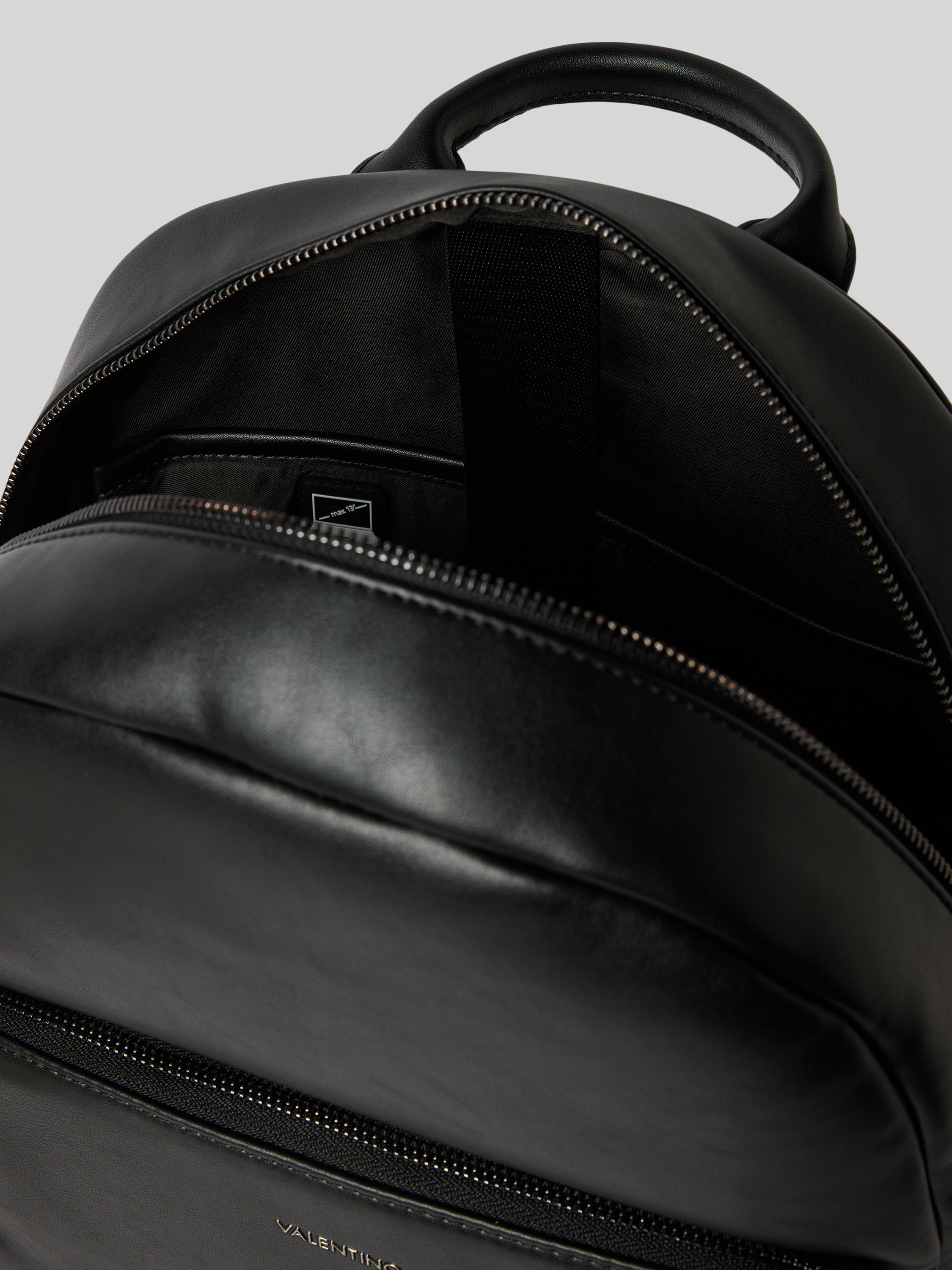 Kup online VALENTINO BAGS Plecak z detalem z logo model ‘Horizon’ (czarny)