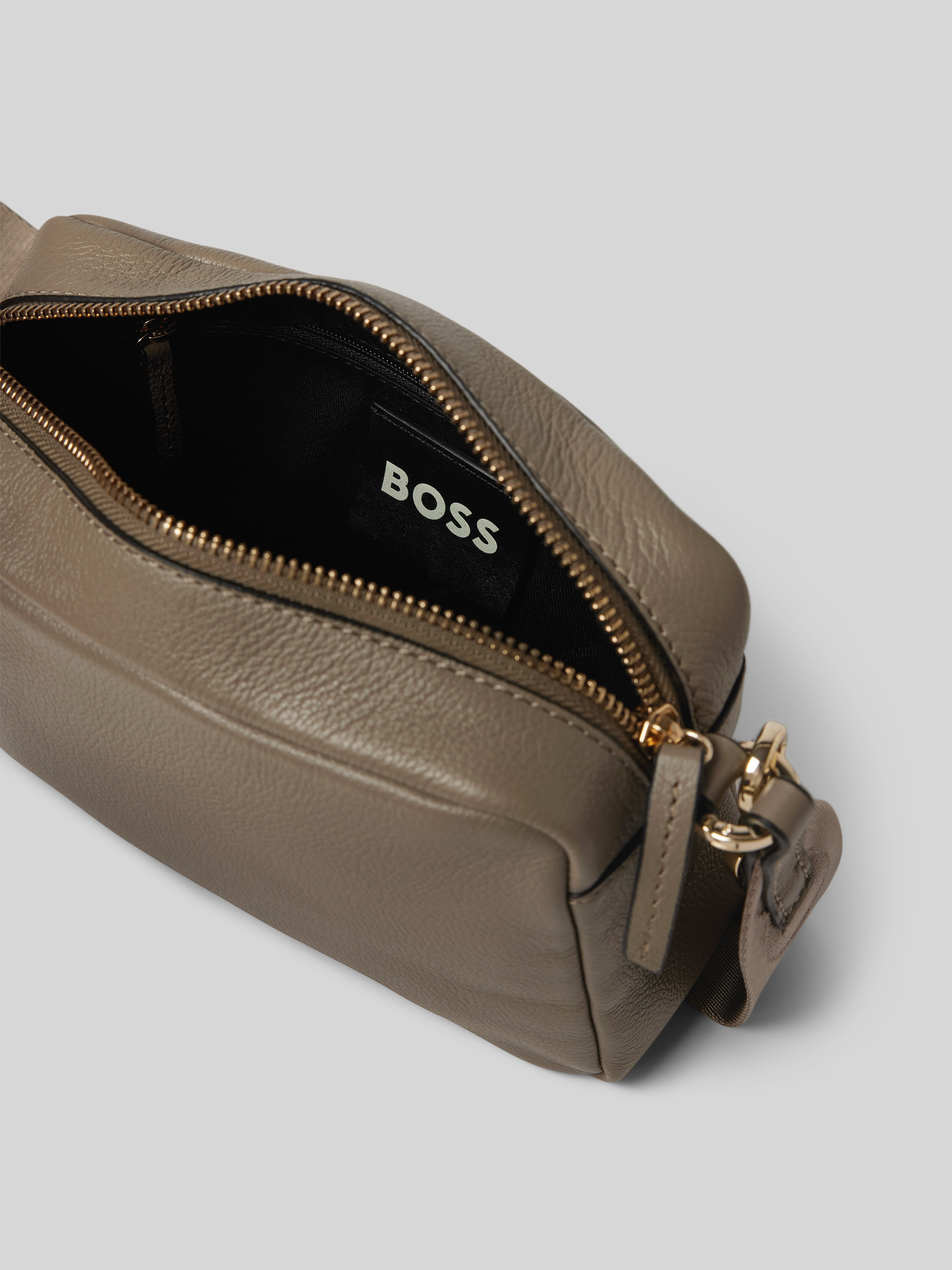 BOSS Crossbody Bag aus echtem Leder Modell 'Alyce' (taupe) online kaufen