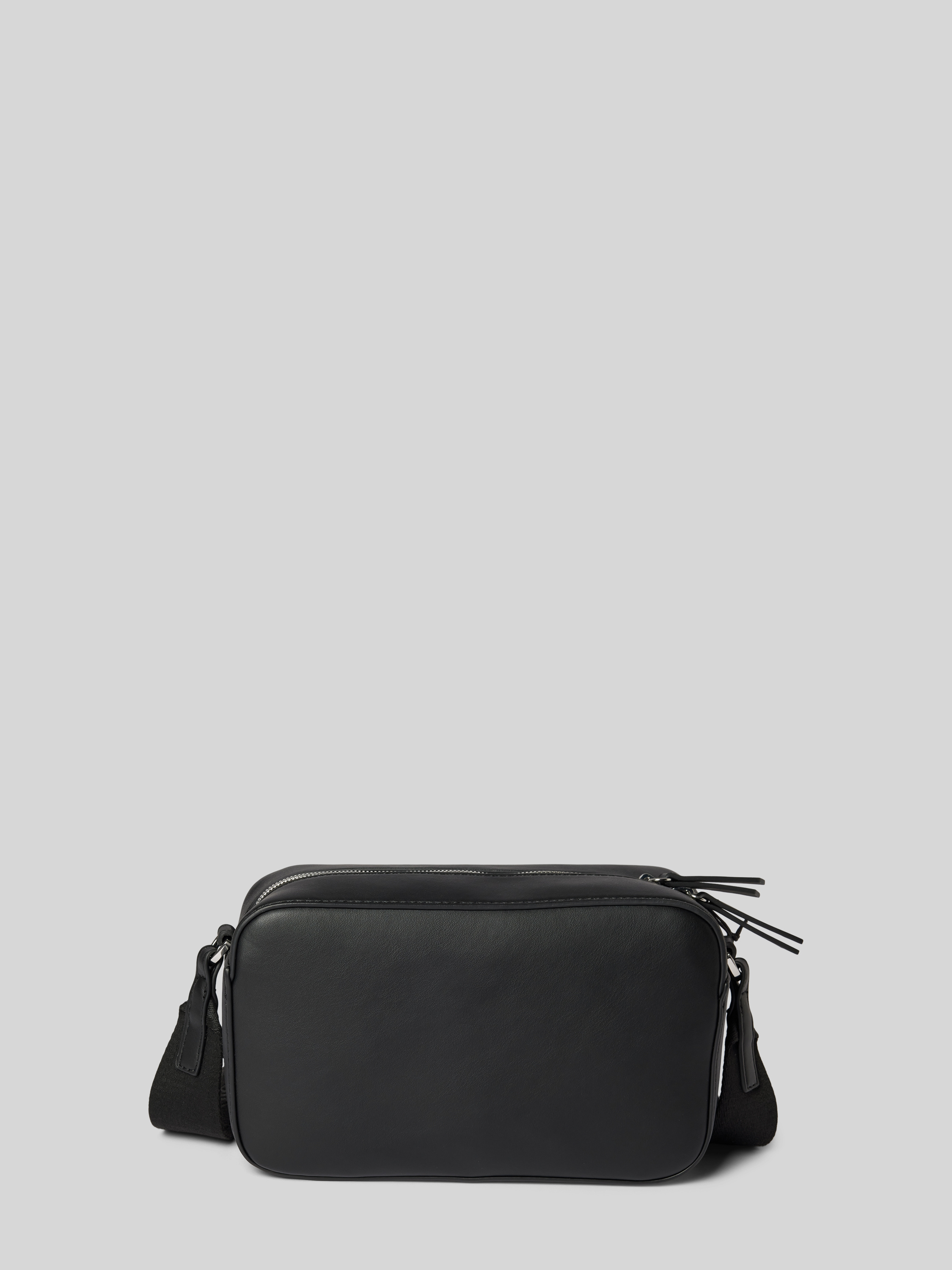 Marc O'Polo Camera-Bag aus einer Lederalternative mit perforiertem Logo ...