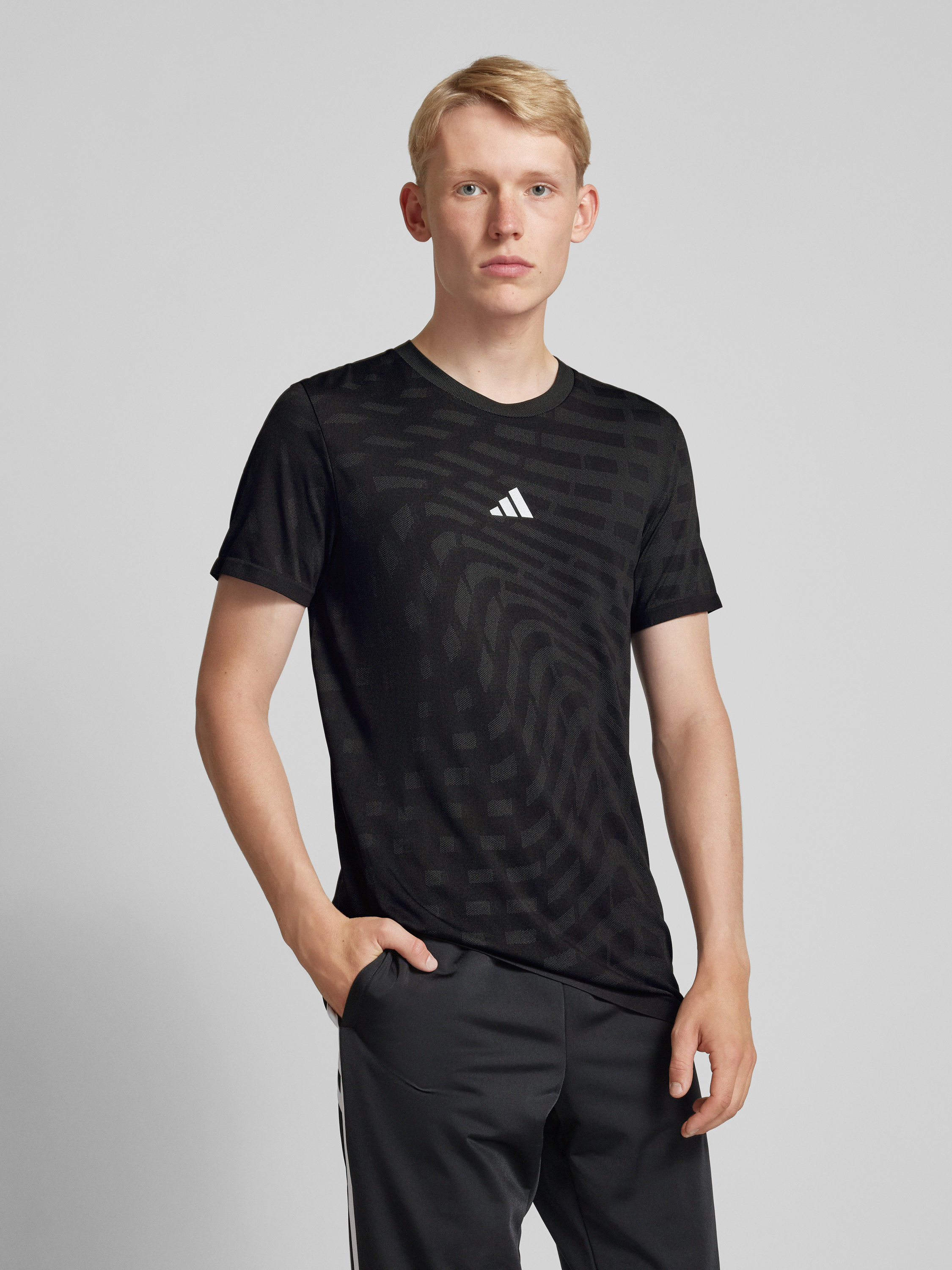 Adidas Training T-Shirt mit Strukturmuster (black) online kaufen
