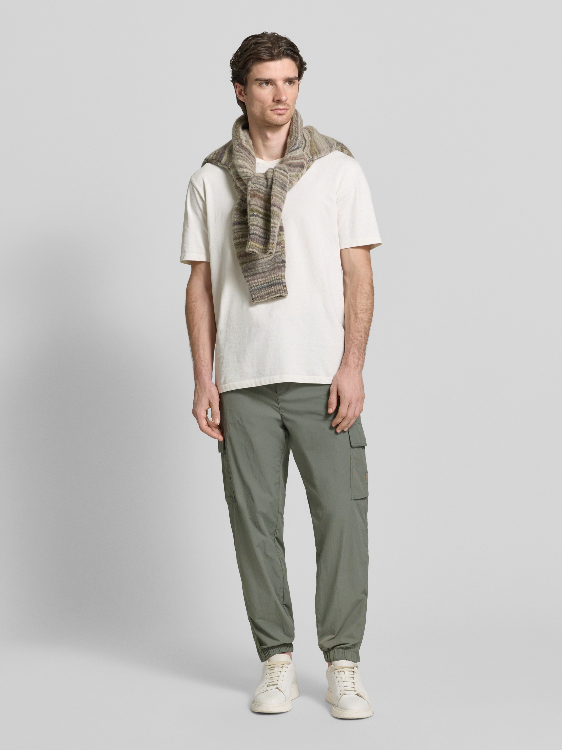 Kup online BOSS Orange Spodnie cargo o kroju relaxed fit z tunelem ...