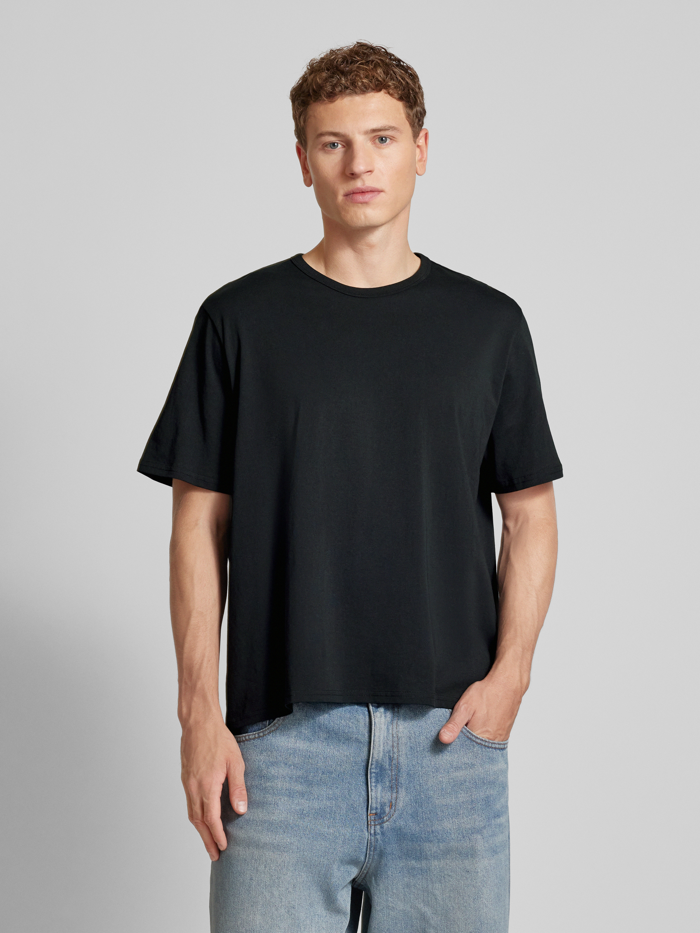 REVIEW Essentials Boxy Tee (black) online kaufen