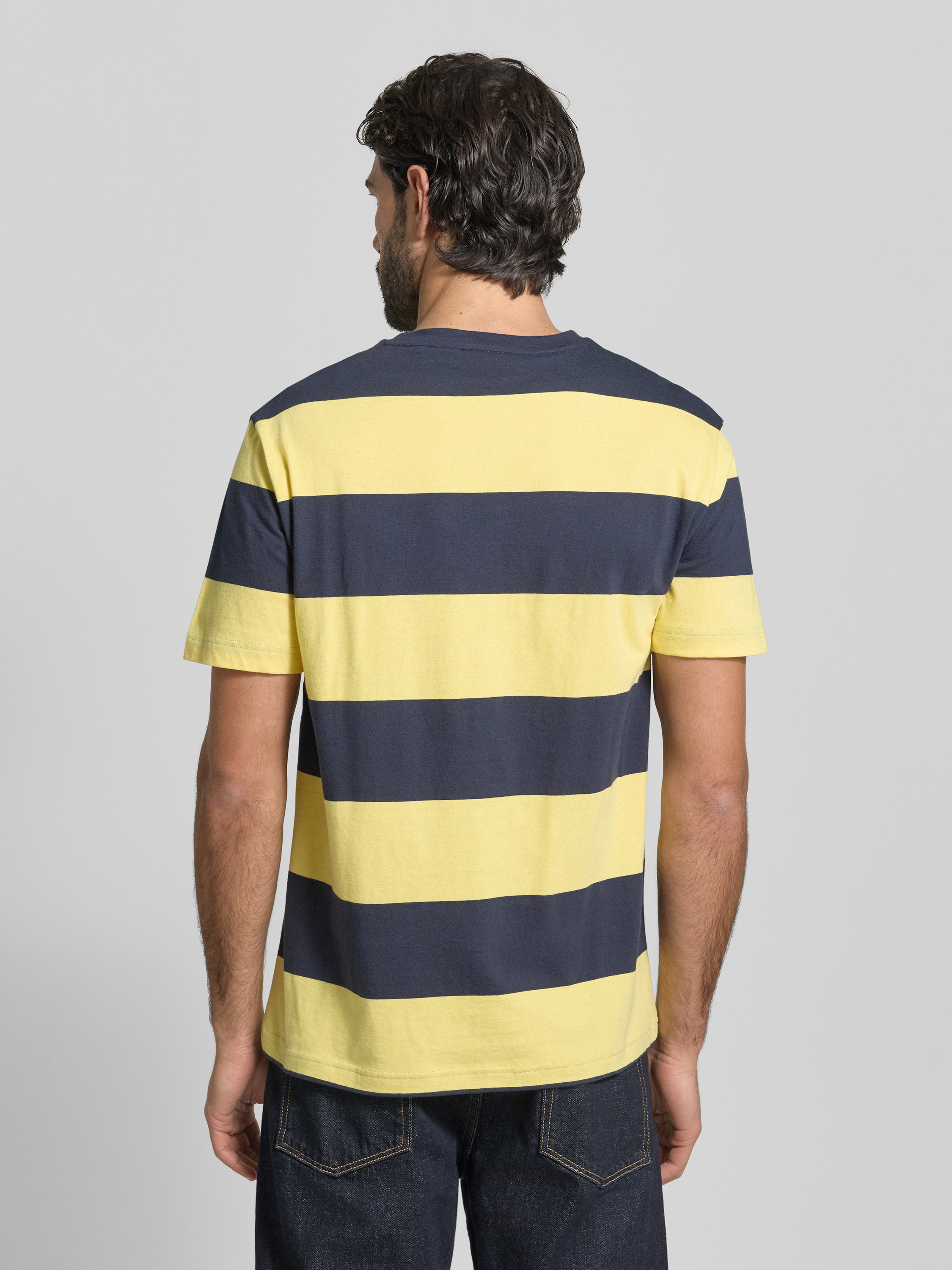 Kup online Gant T-shirt o kroju regular fit z nadrukiem z logo model ...