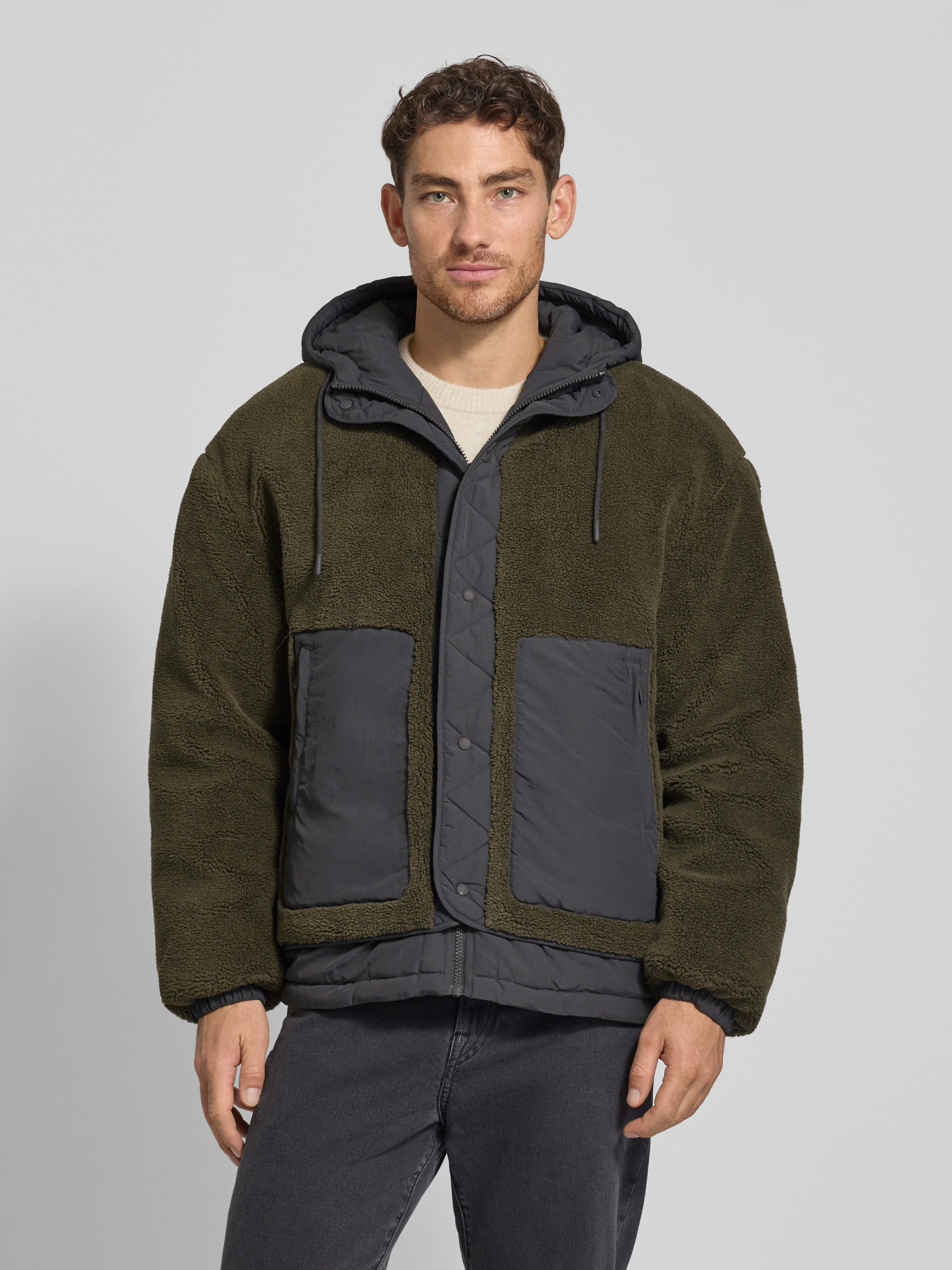 Kup online MCNEAL Kurtka z futerka z kapturem (oliwkowy)