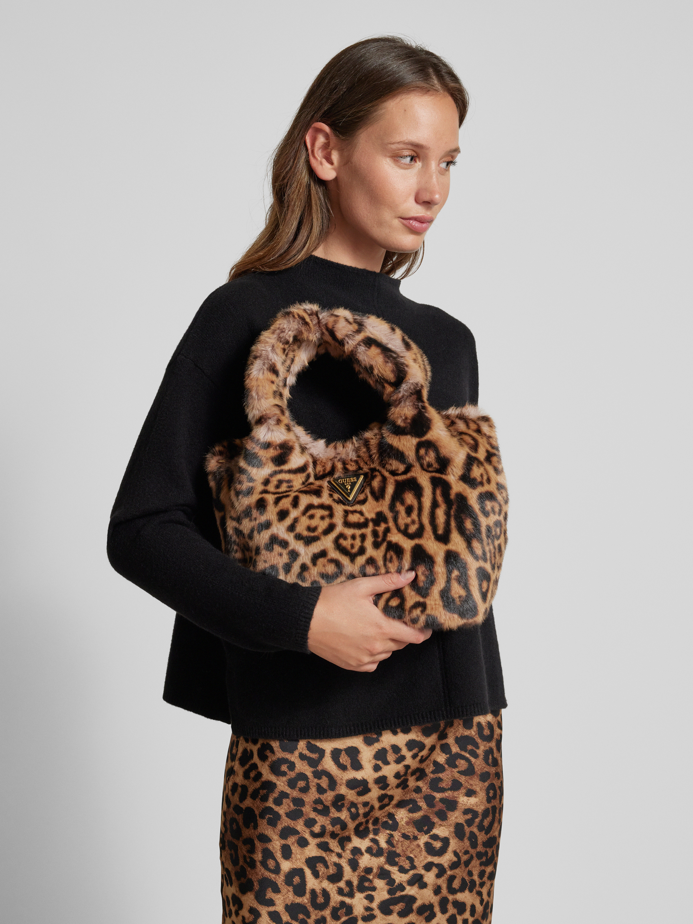 Guess Tote Bag mit Kunstfellbesatz Modell 'SAMIA' (beige) online kaufen