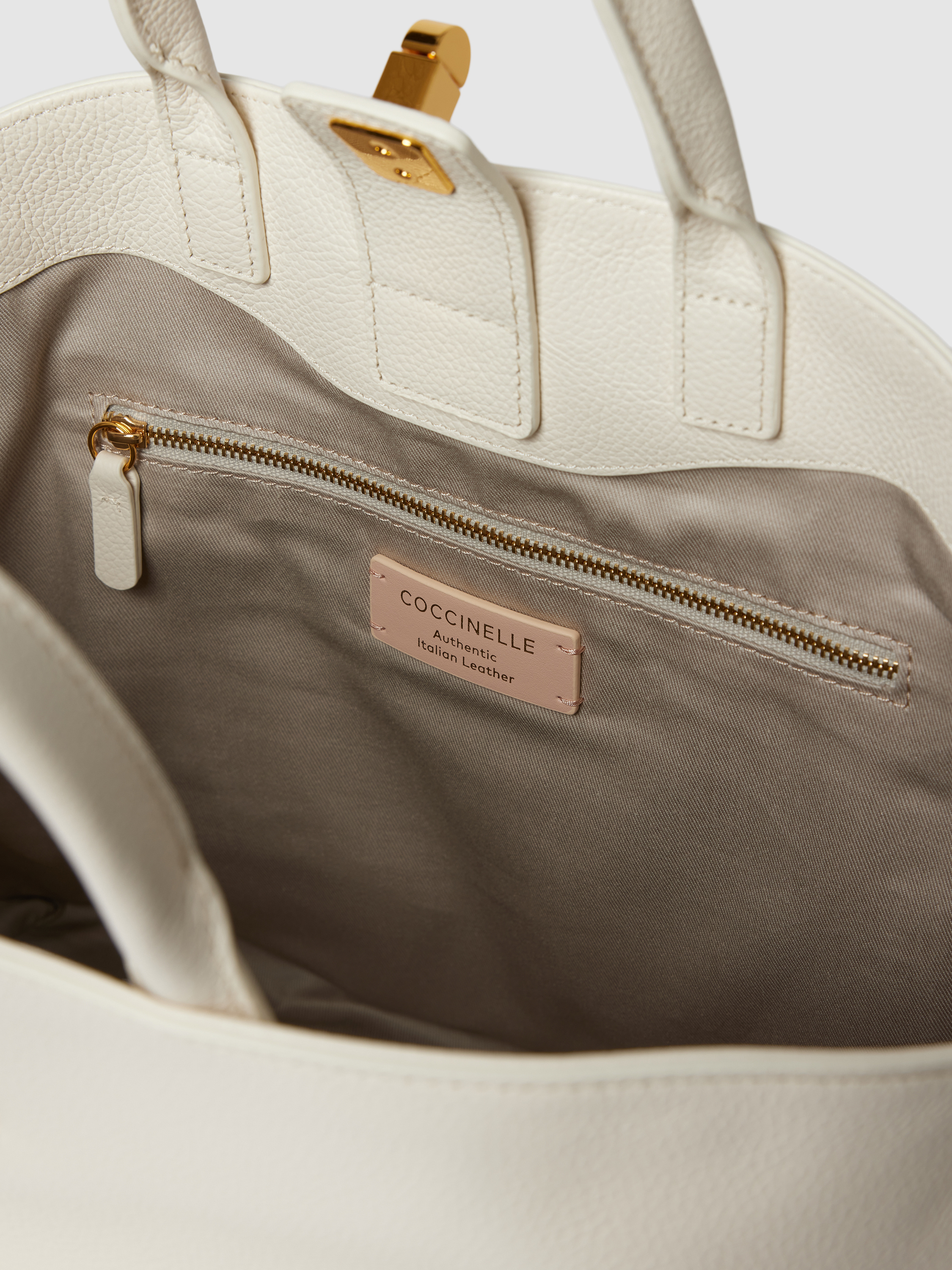 Coccinelle Shopper met labeldetail, model 'MAGIE' in wit online kopen | P&C
