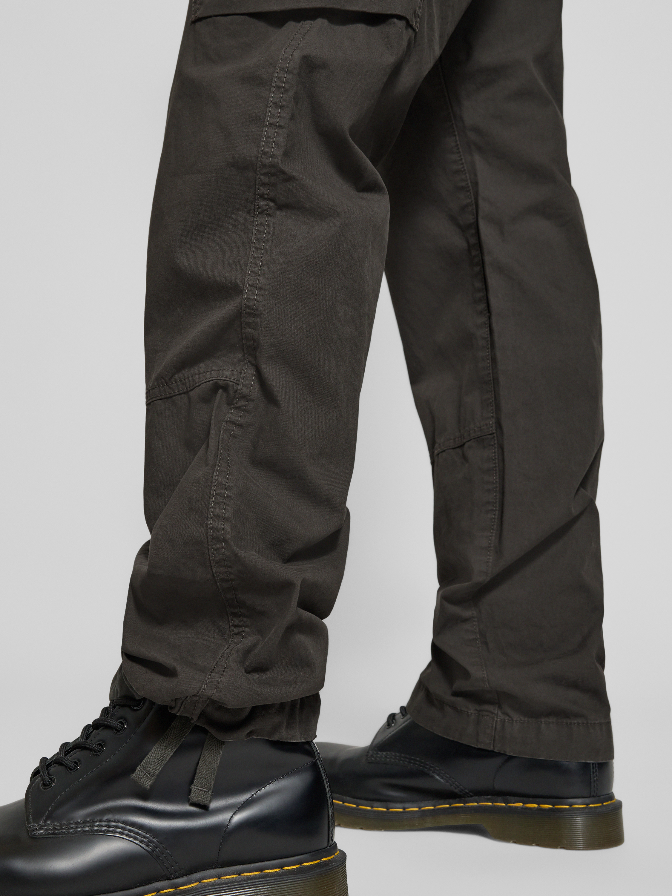 G-Star Raw Straight Fit Cargohose mit Gesäßtaschen (anthrazit) online ...
