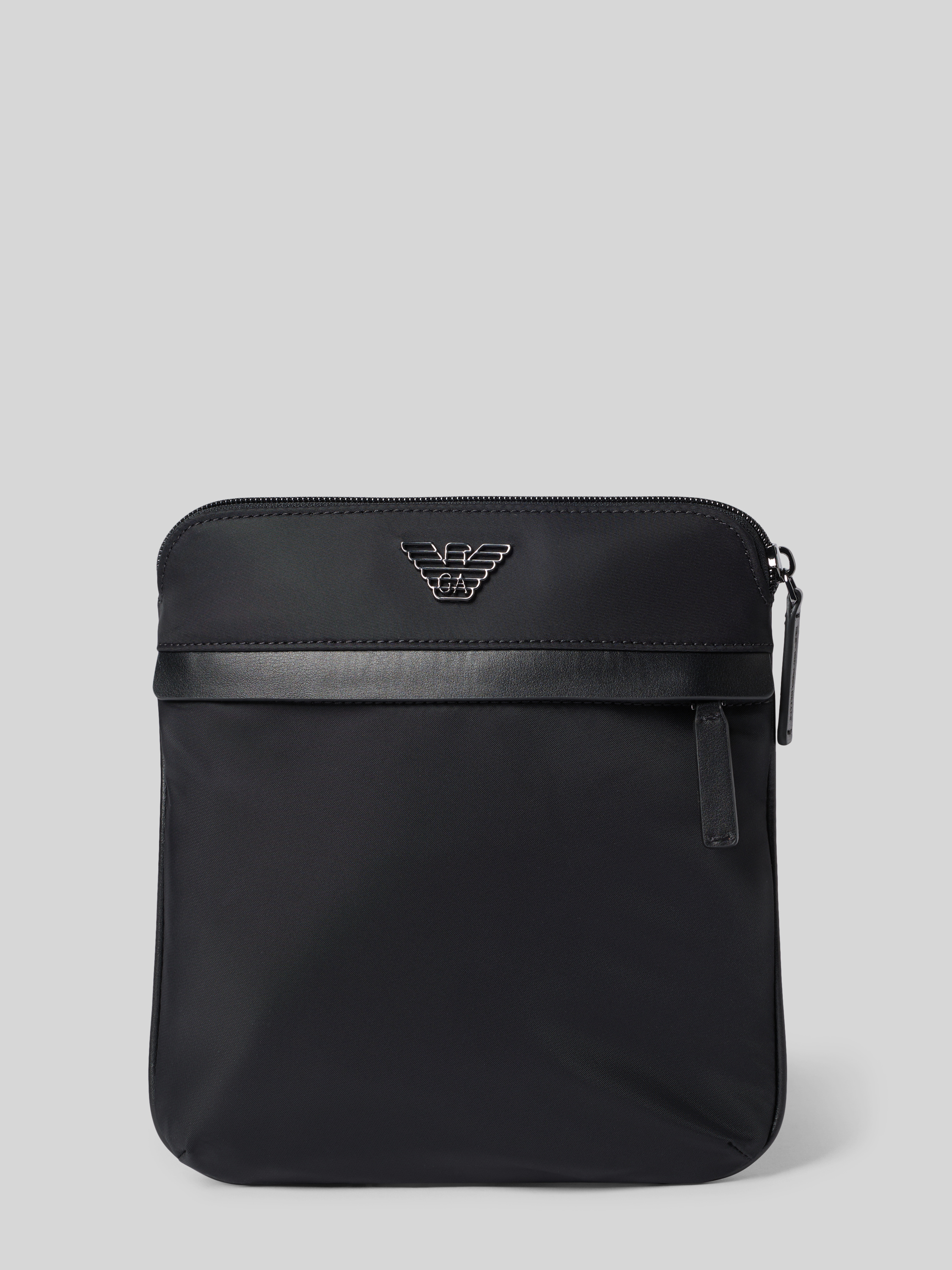 Emporio Armani Umhängetasche mit Logo-Applikation (black) online kaufen