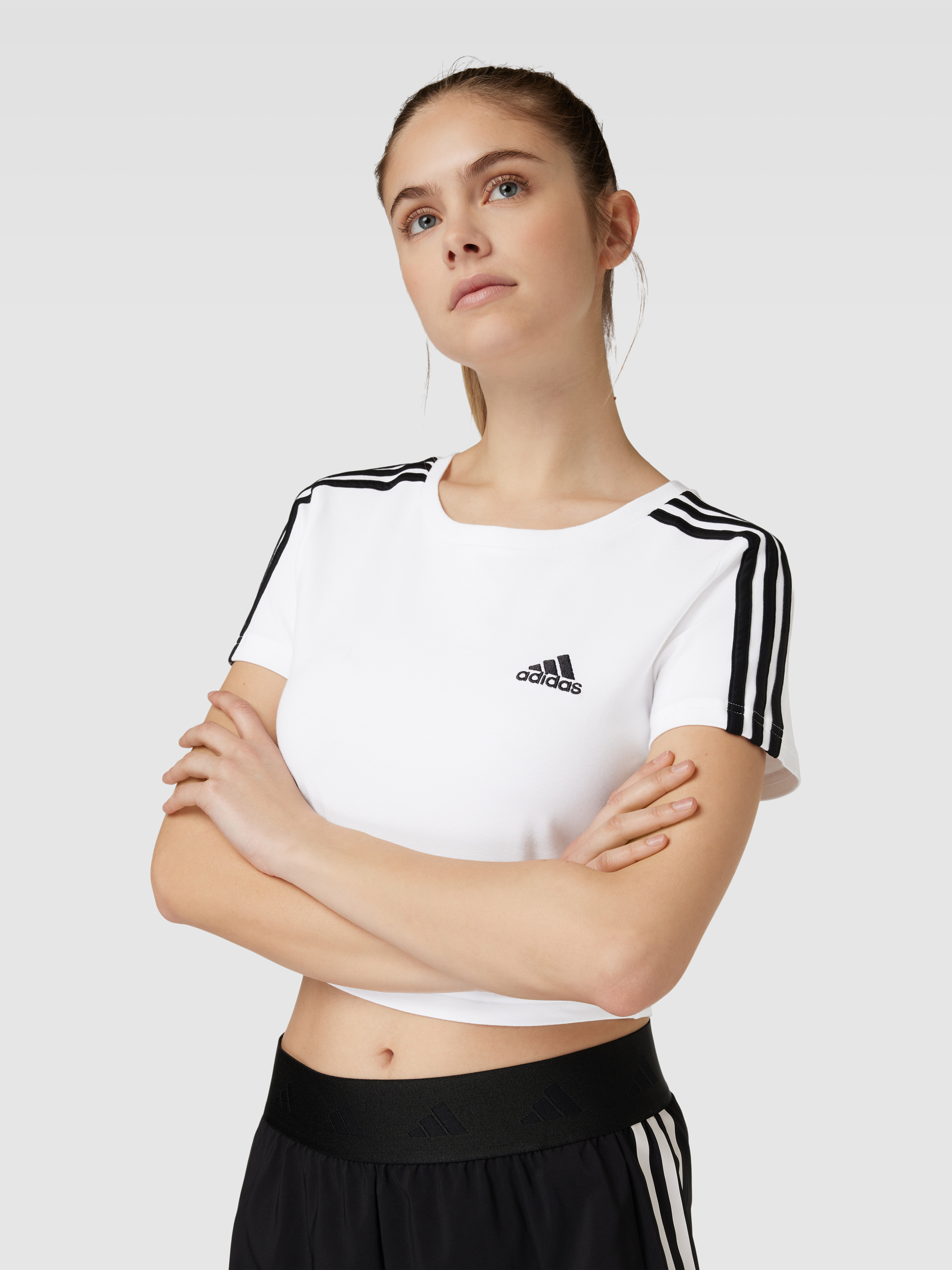 adidas Sportswear Cropped T-Shirt mit Label-Streifen Modell 'BABY' (weiss) online kaufen