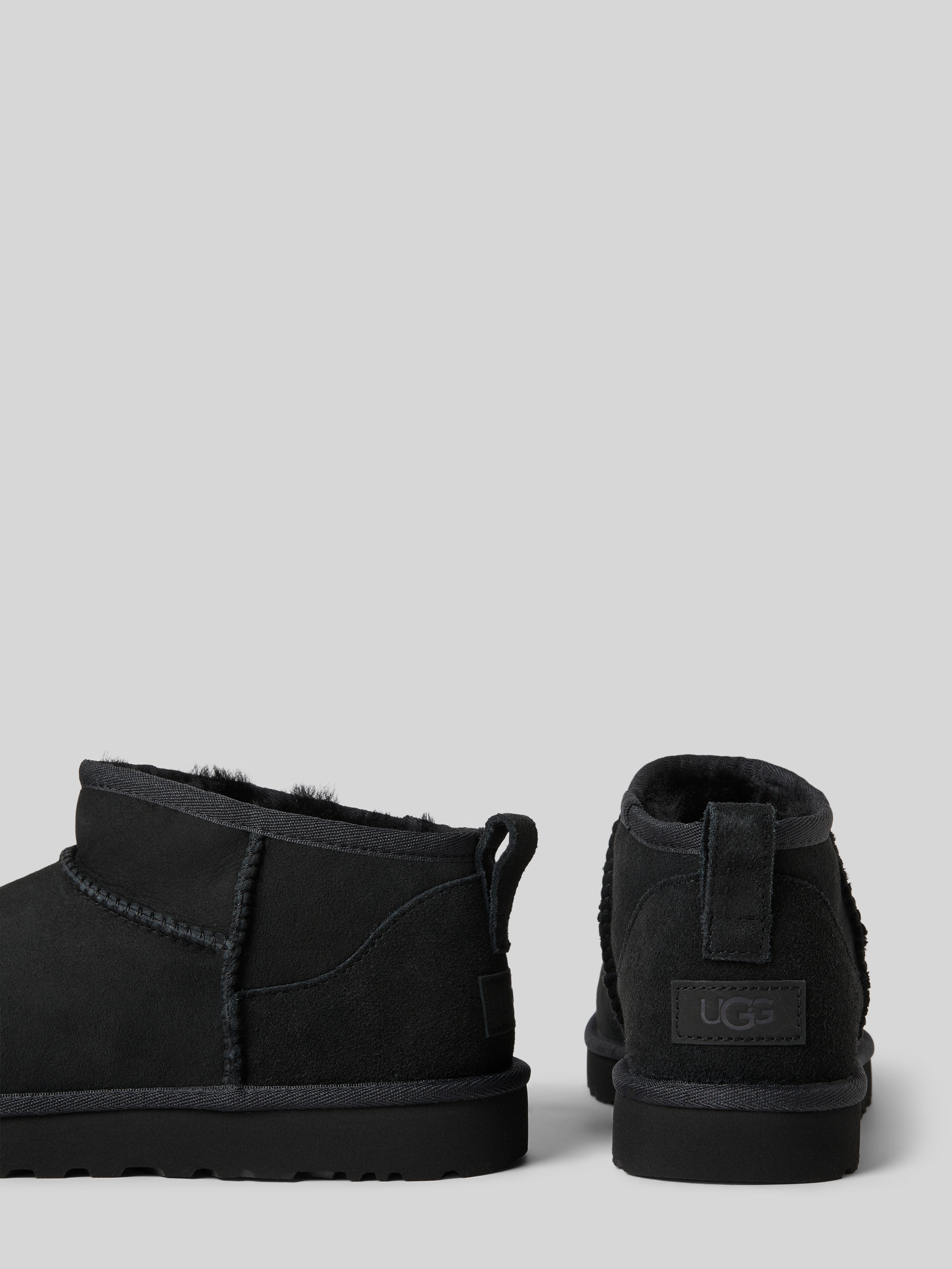 UGG Stiefeletten aus echtem Leder Modell 'Classic Ultra Mini' (black ...