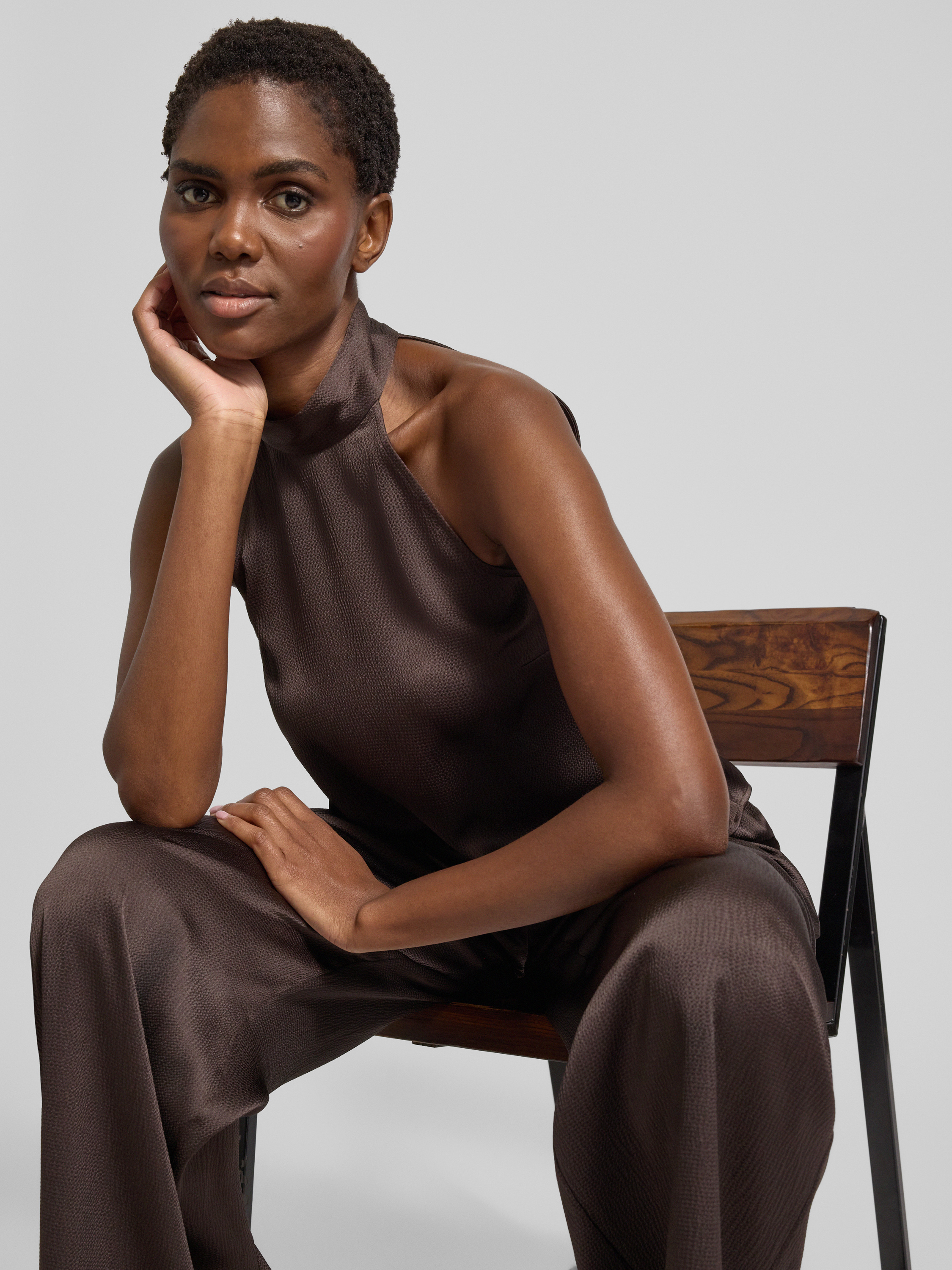 Kup online Samsøe Samsøe Top z wiązaniem na szyi model ‘RHEOS’ (ciemnobrązowy)