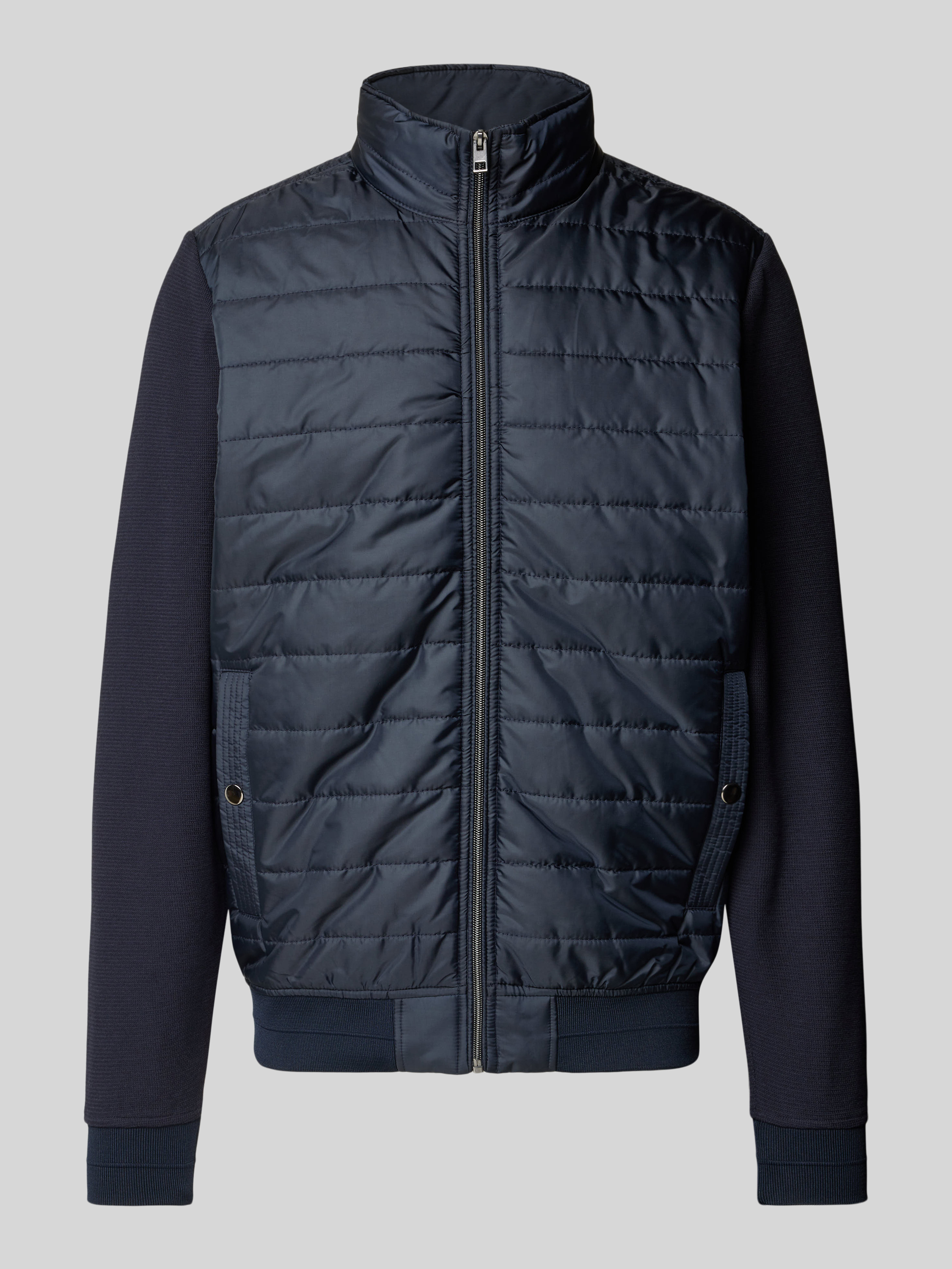 Christian Berg Men Gewatteerd jack met opstaande kraag in marineblauw ...