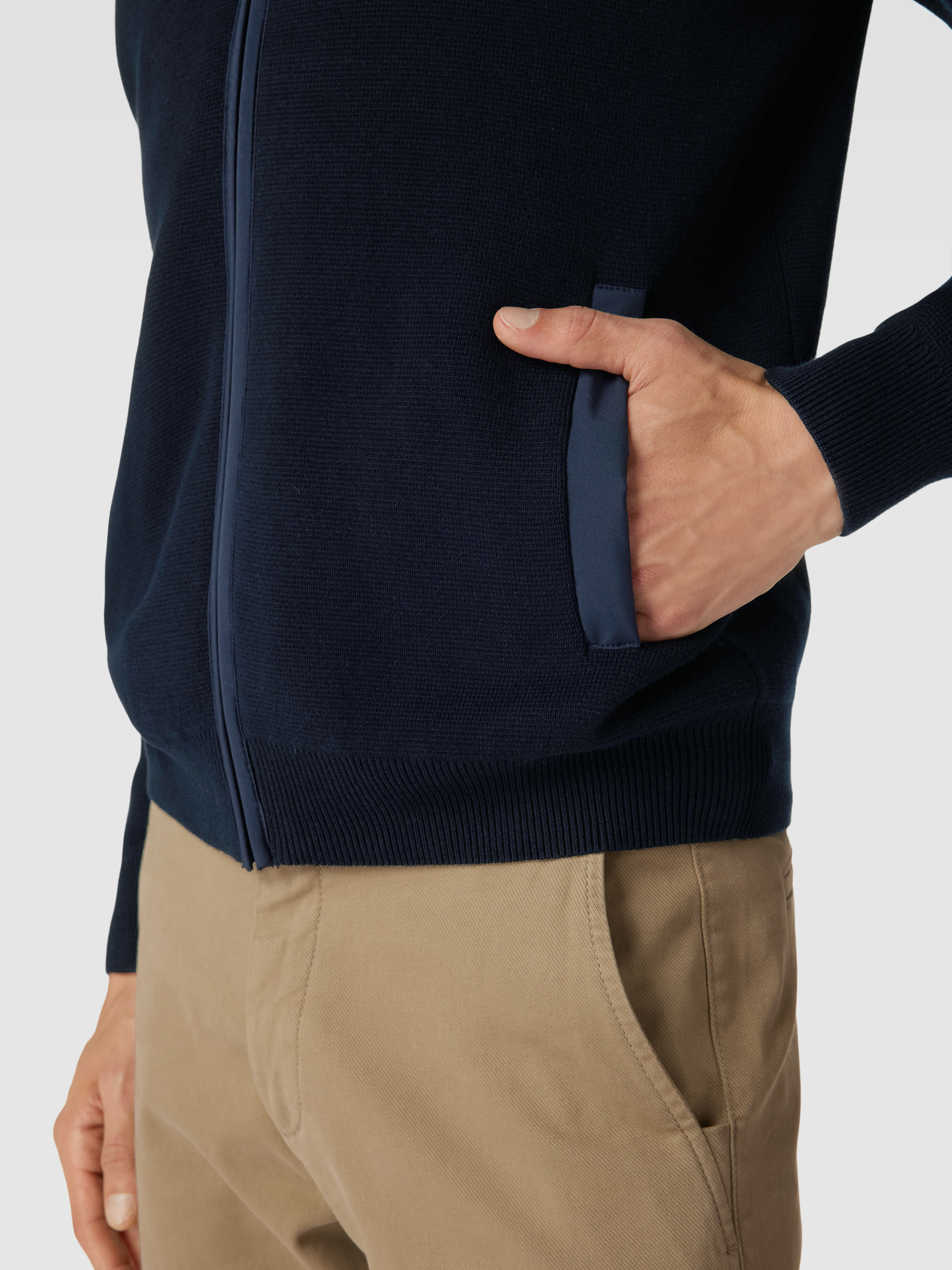 bugatti Strickjacke mit Label-Patch (marine) online kaufen