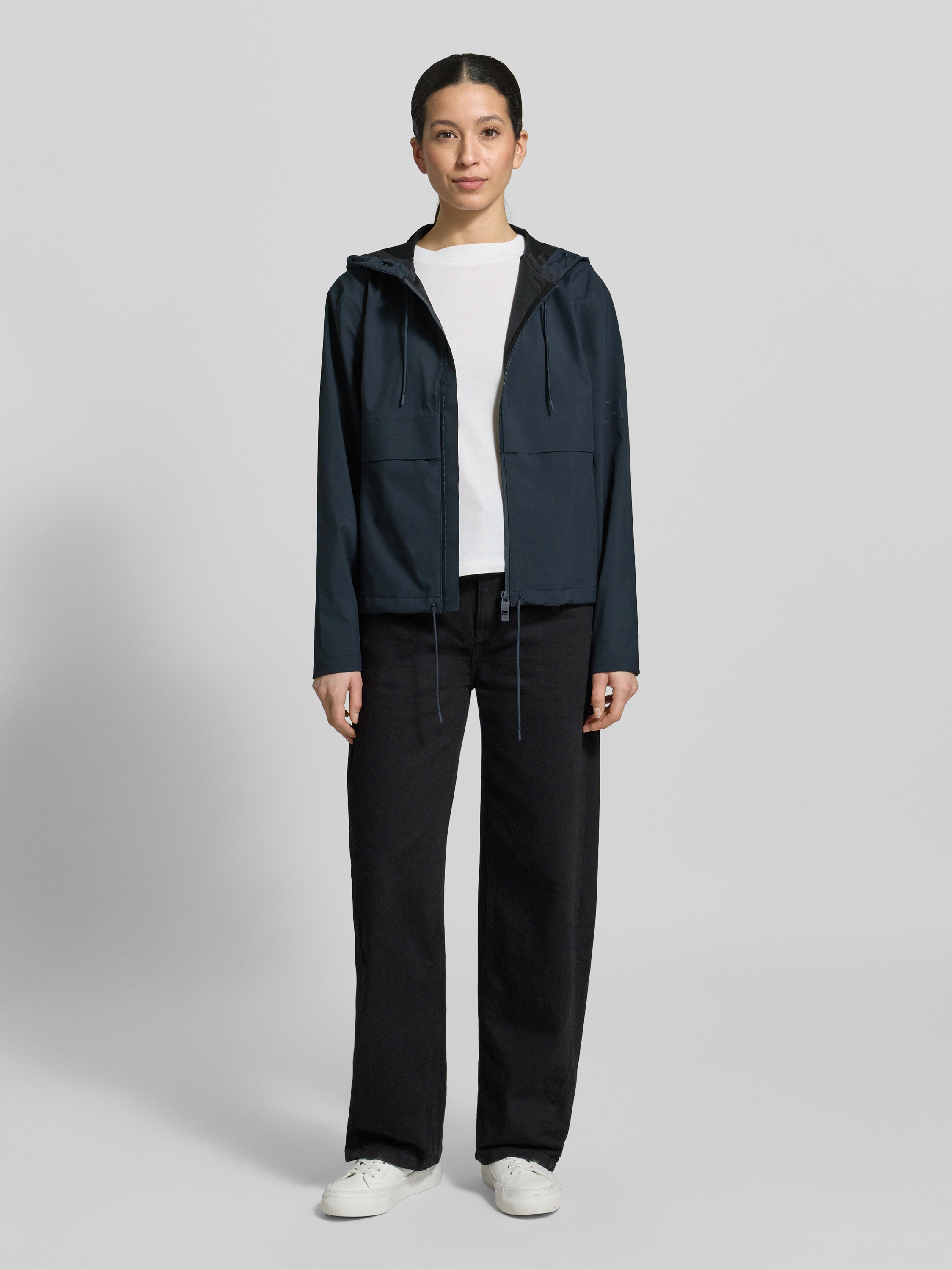 Kup online RAINS Krój regular fit kurtka z kapturem model 'Suva ...