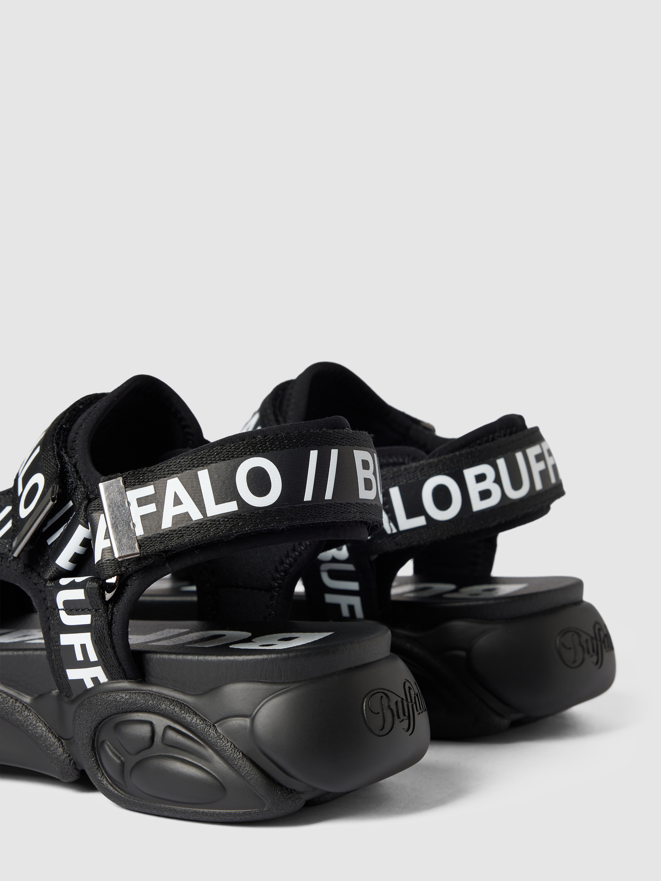 Buffalo Sandalen met plateauzool in zwart online kopen | P&C