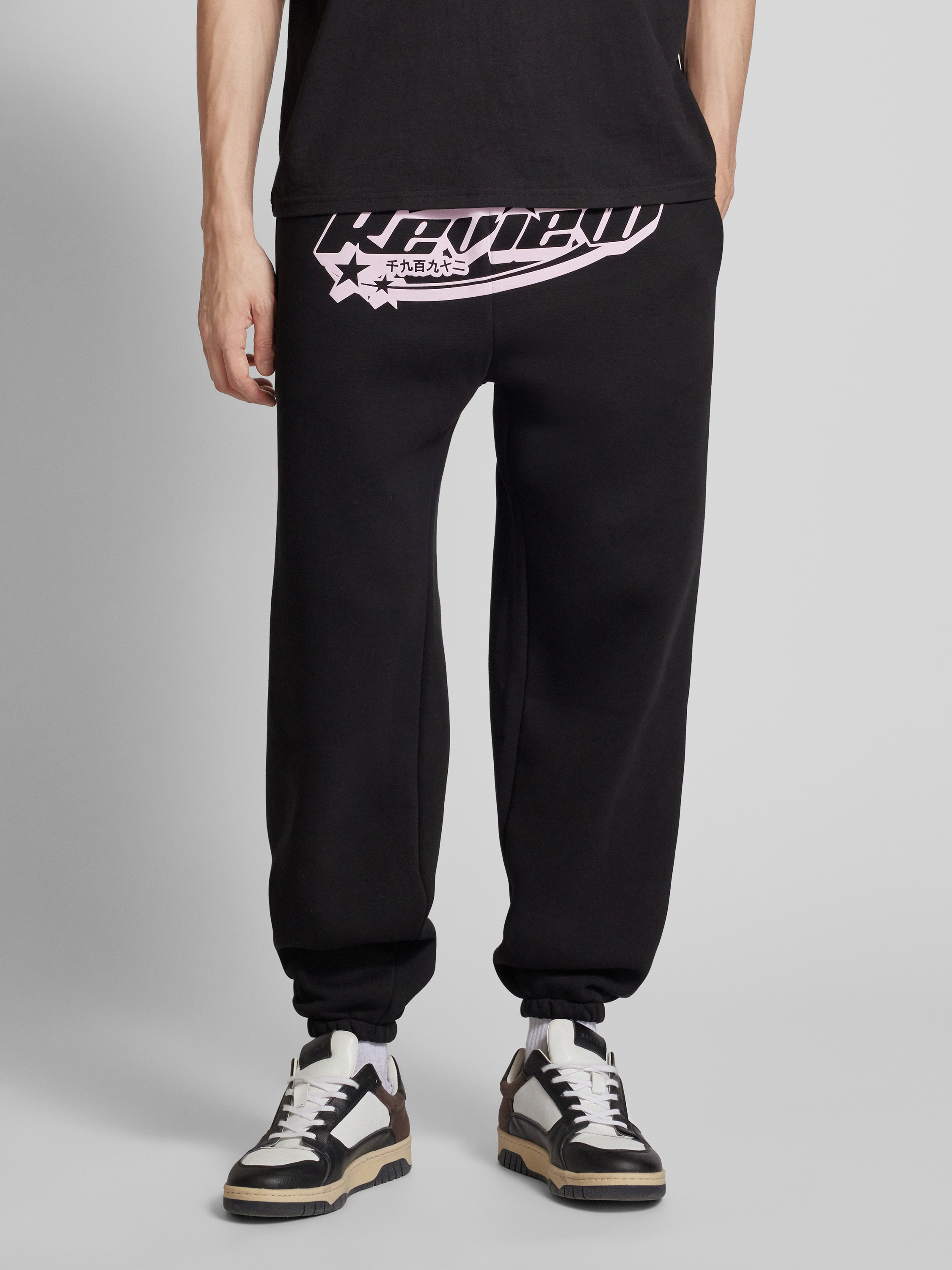 REVIEW Regular Fit Sweatpants mit Label-Print (black) online kaufen