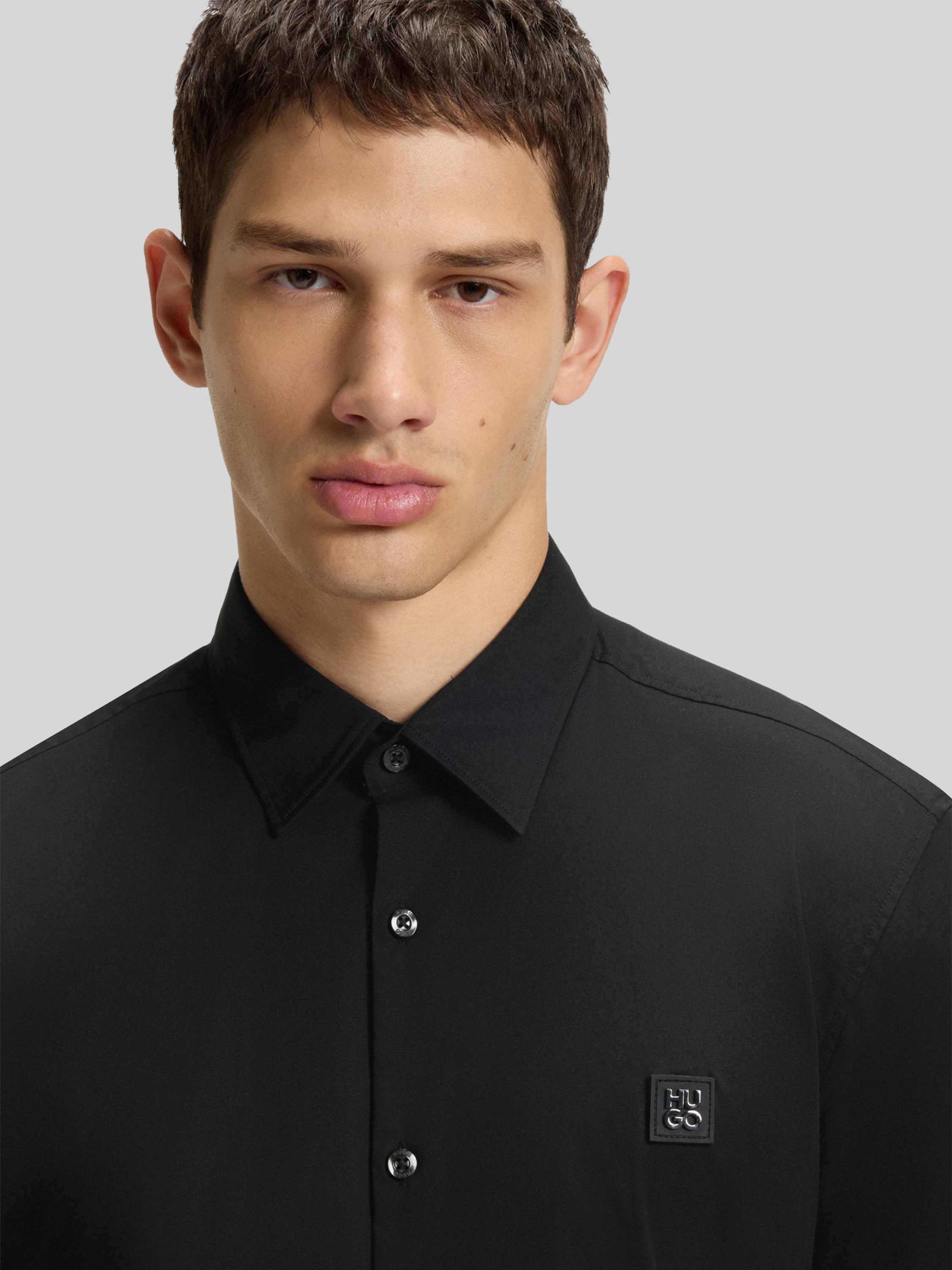 Kup online HUGO Koszula casualowa o kroju slim fit z mieszanki bawełny ...