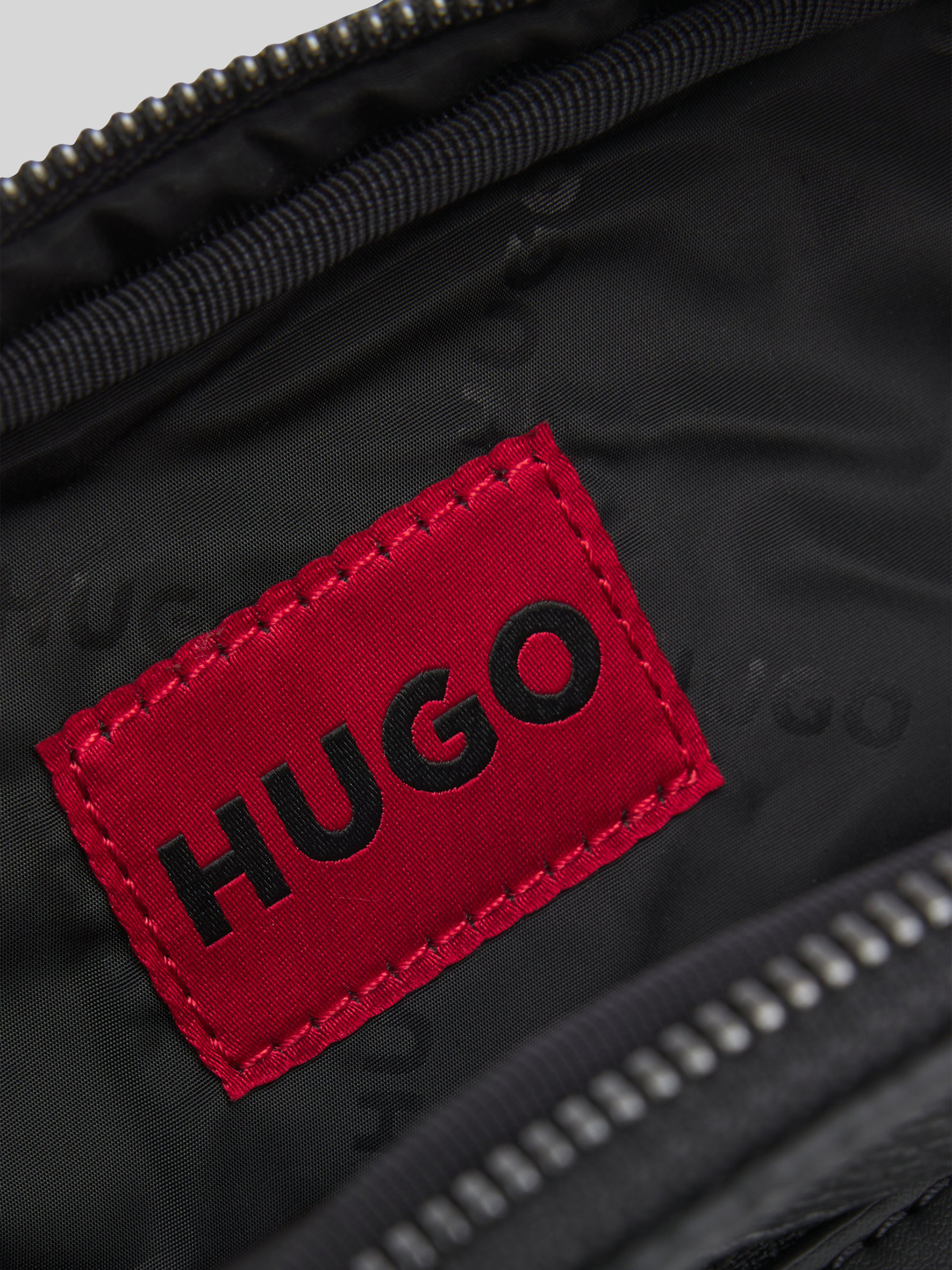 Kup online HUGO Torba na ramię z imitacji skóry model ‘QUANTIC_NS ZIP ...