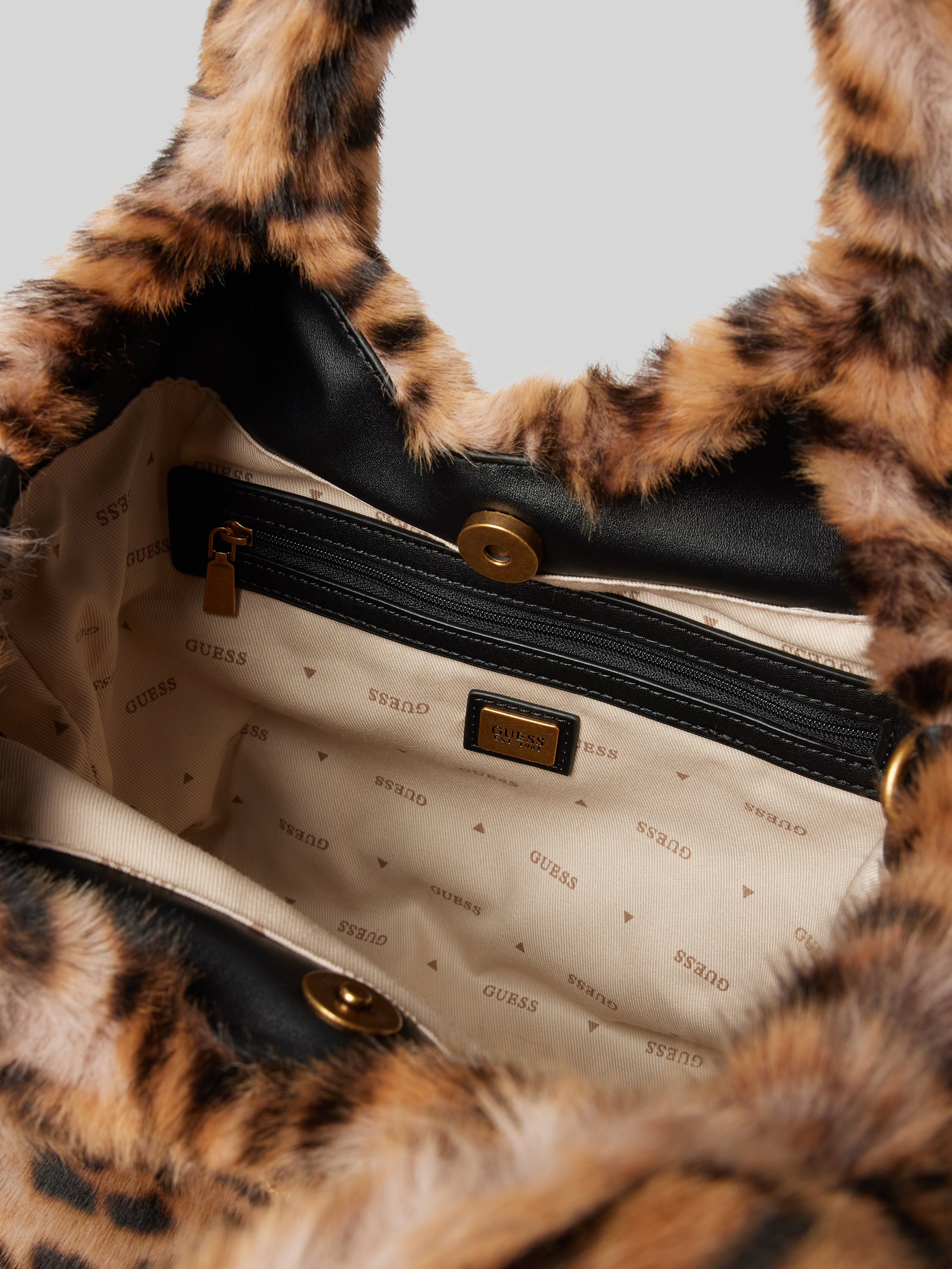 Guess Tote Bag mit Kunstfellbesatz Modell 'SAMIA' (beige) online kaufen