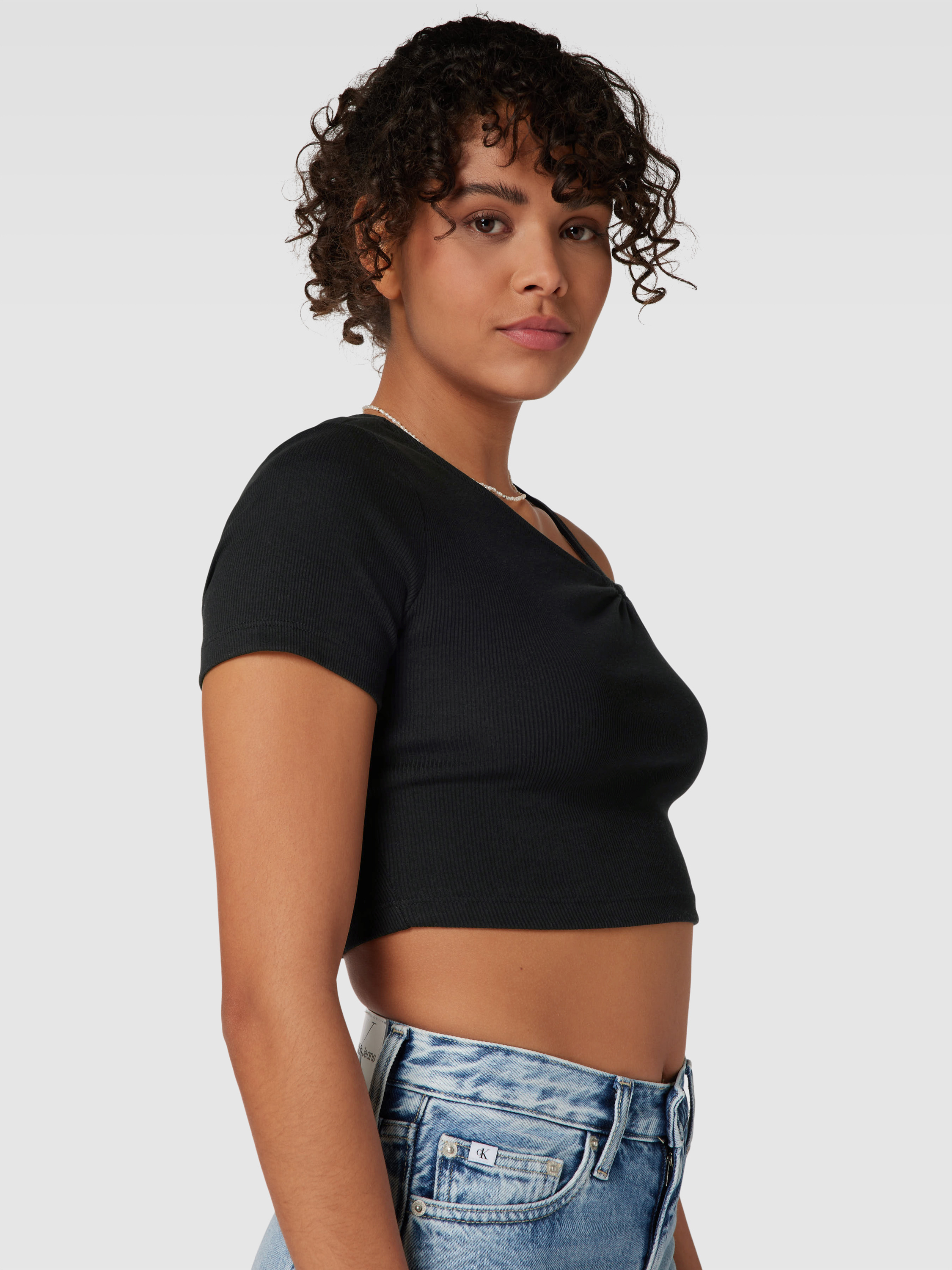 Only Kort T-shirt met one shoulder-band, model 'FREJA' in zwart online ...