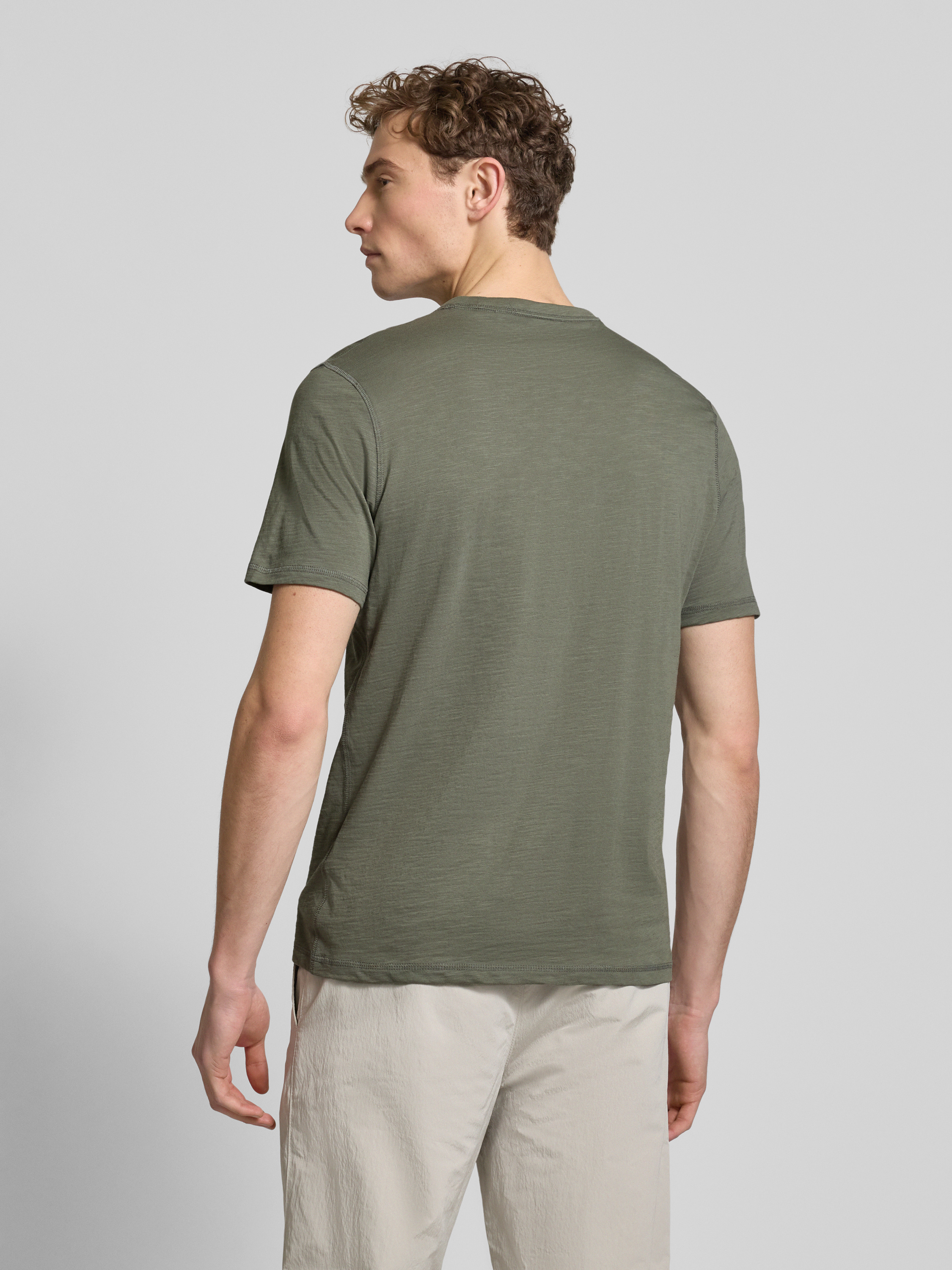 Kup online BOSS Orange T-shirt o kroju regular fit z czystej bawełny ...