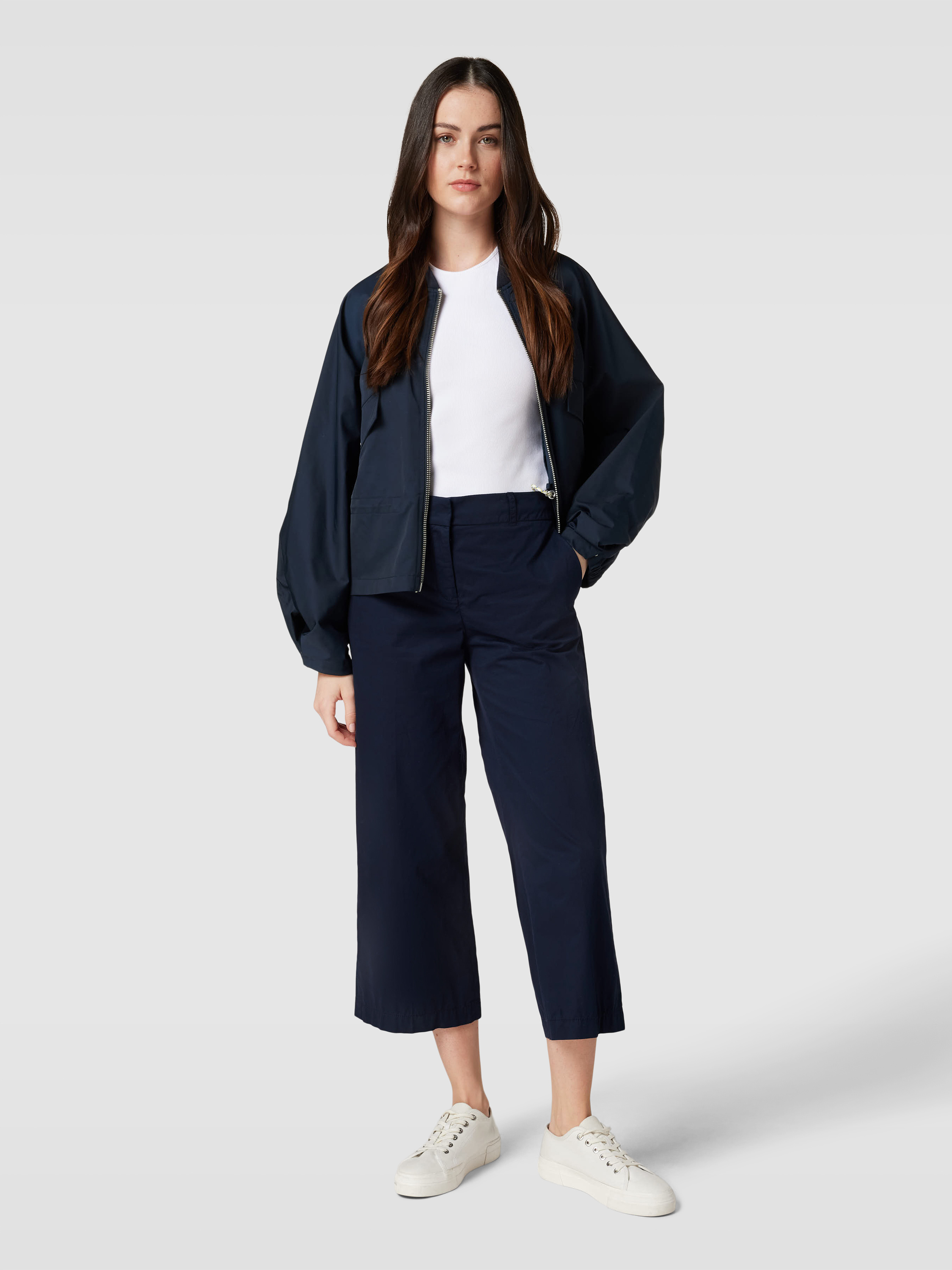 Kup online Christian Berg Woman Spodnie z zaznaczonymi kieszeniami z tyłu (ciemnoniebieski)