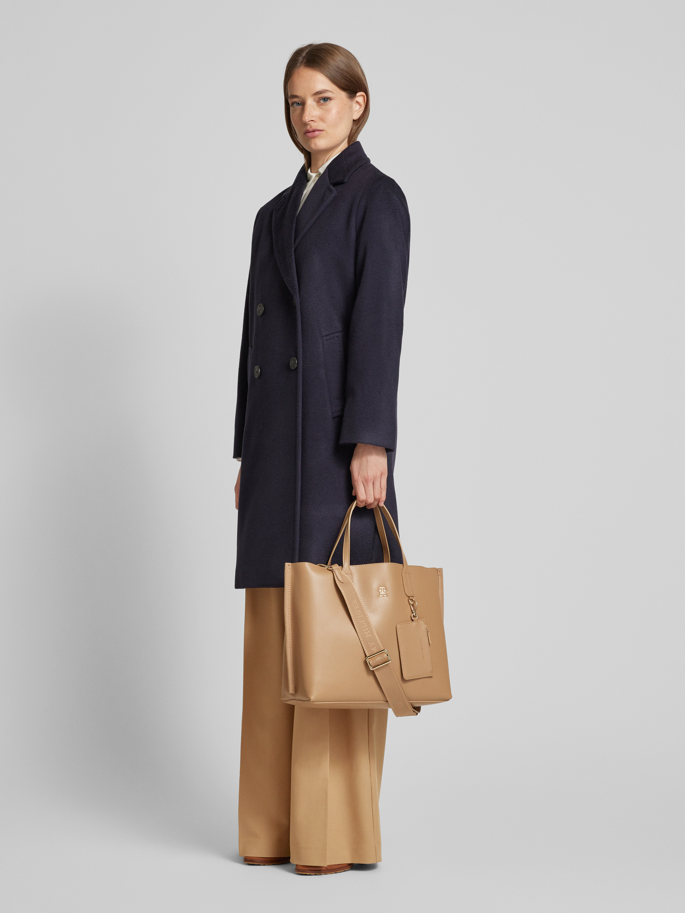 Tommy Hilfiger Satchel mit Label-Detail (beige) online kaufen